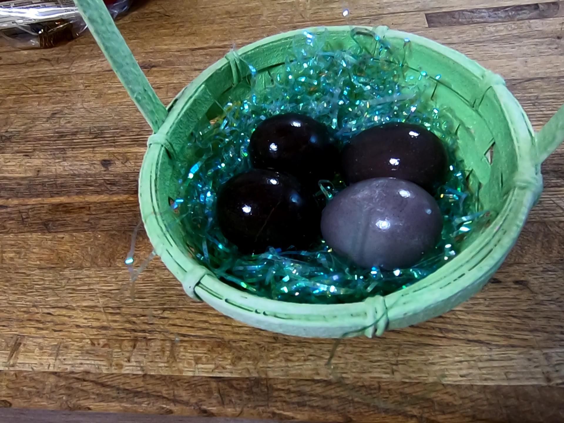 Dark Blue Easter Eggs With Natural Dye - Blueberries : 4 Steps ...