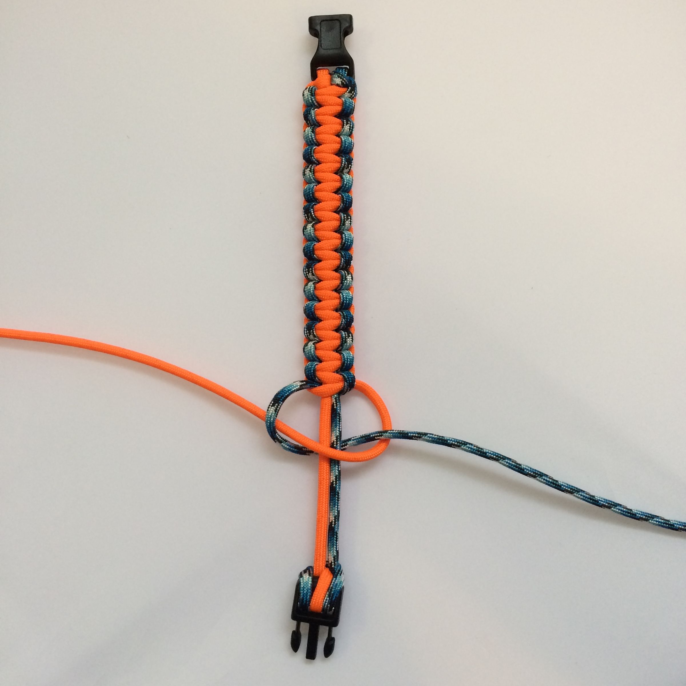 How to Make a Paracord Bracelet : 5 Steps - Instructables