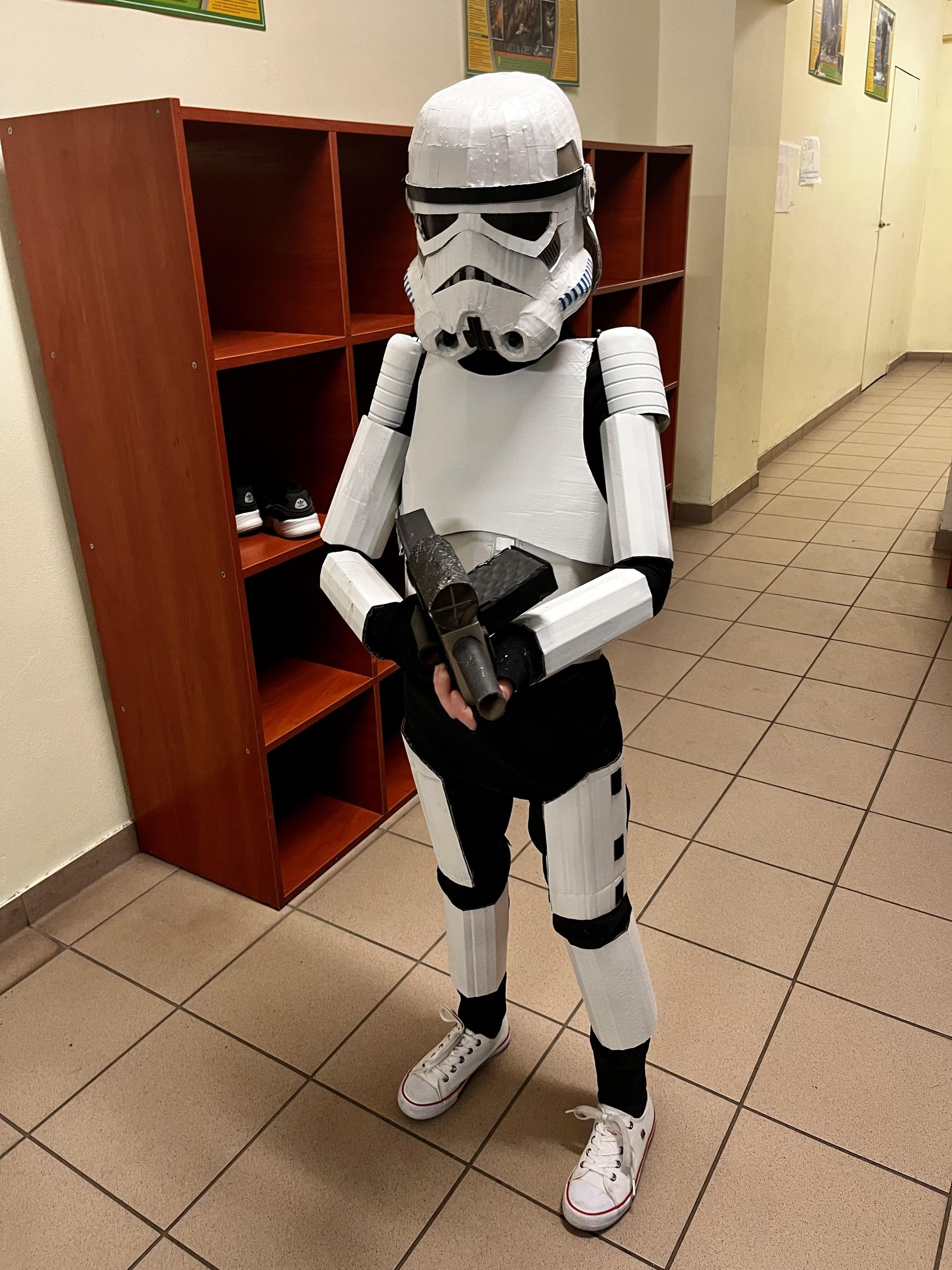 Cardboard Stormtrooper Helmet : 7 Steps (with Pictures) - Instructables
