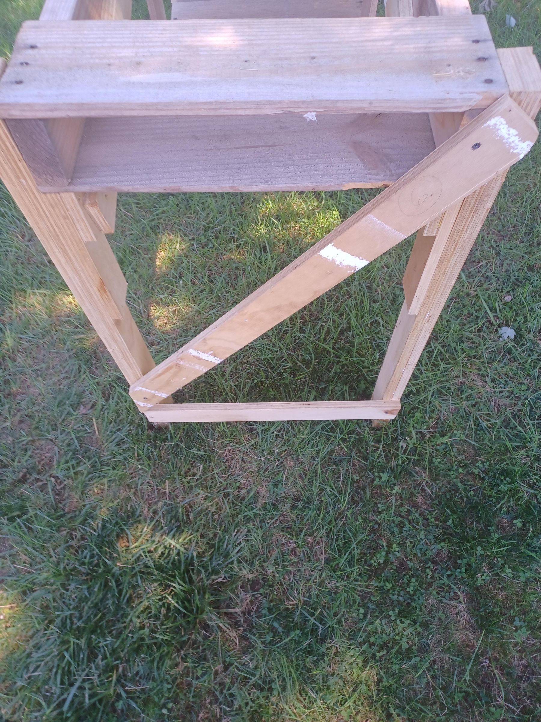 DIY Workbench From Scraps and Pallets : 7 Steps - Instructables