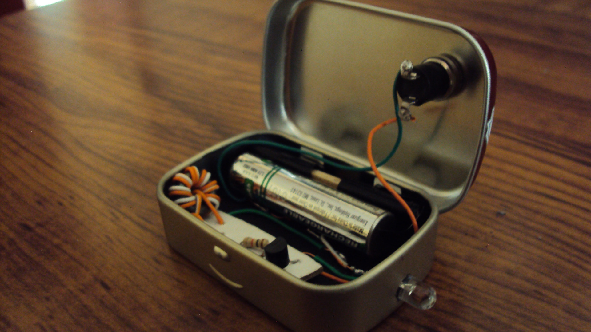 DIY ALTOIDS SMALLS JOULE THIEF FLASHLIGHT : 7 Steps (with Pictures ...