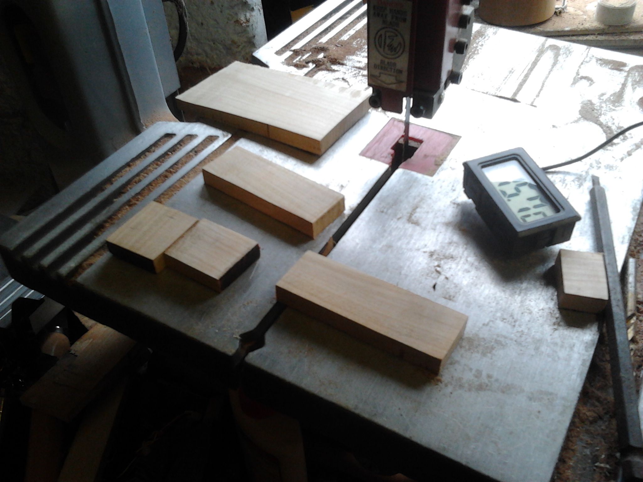 Wooden Enclosure for a Digital Thermometer. - Instructables