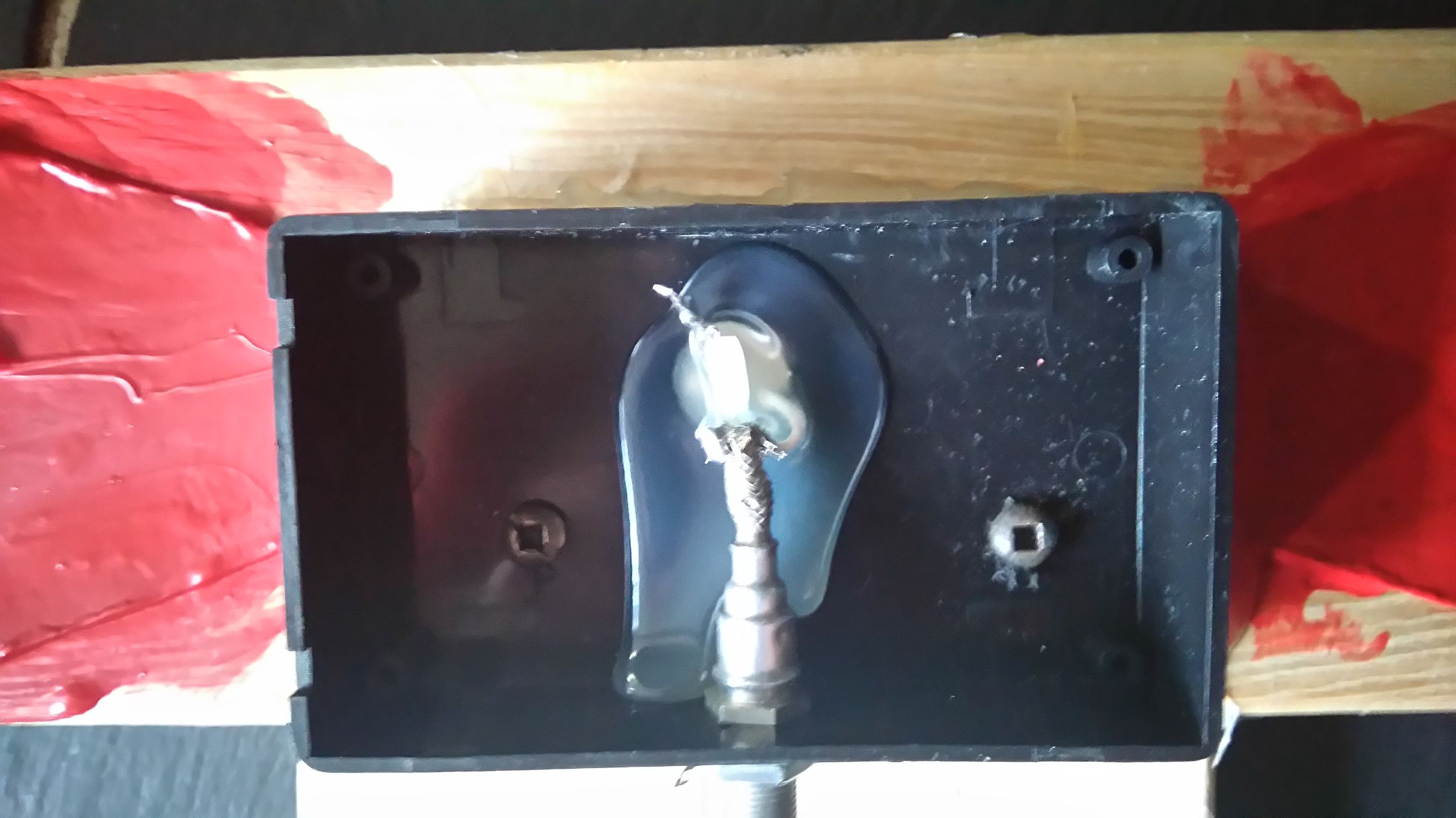 Make a High Performance TV Antenna From a Satellite Dish and a Few ...