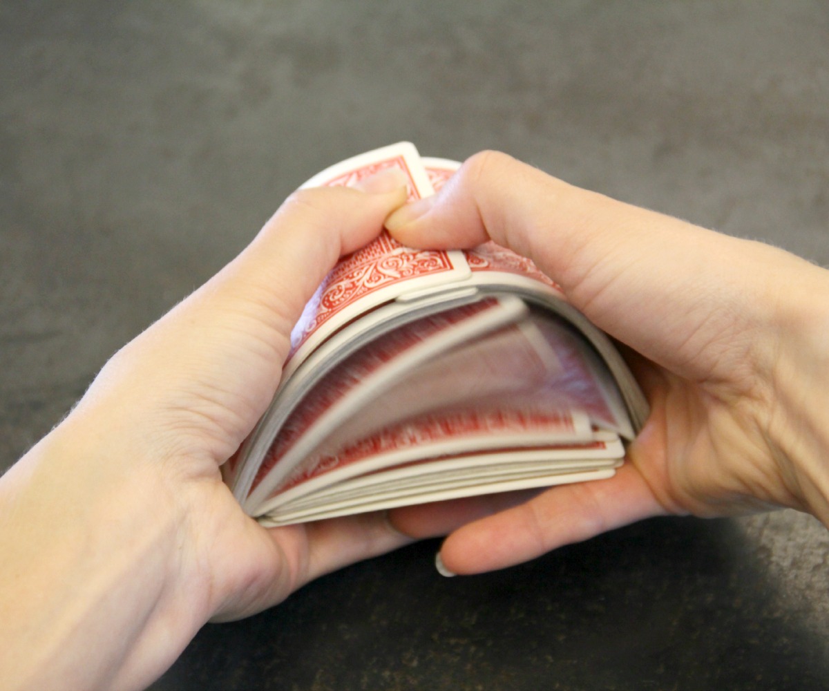 How to Shuffle Cards : 5 Steps (with Pictures) - Instructables
