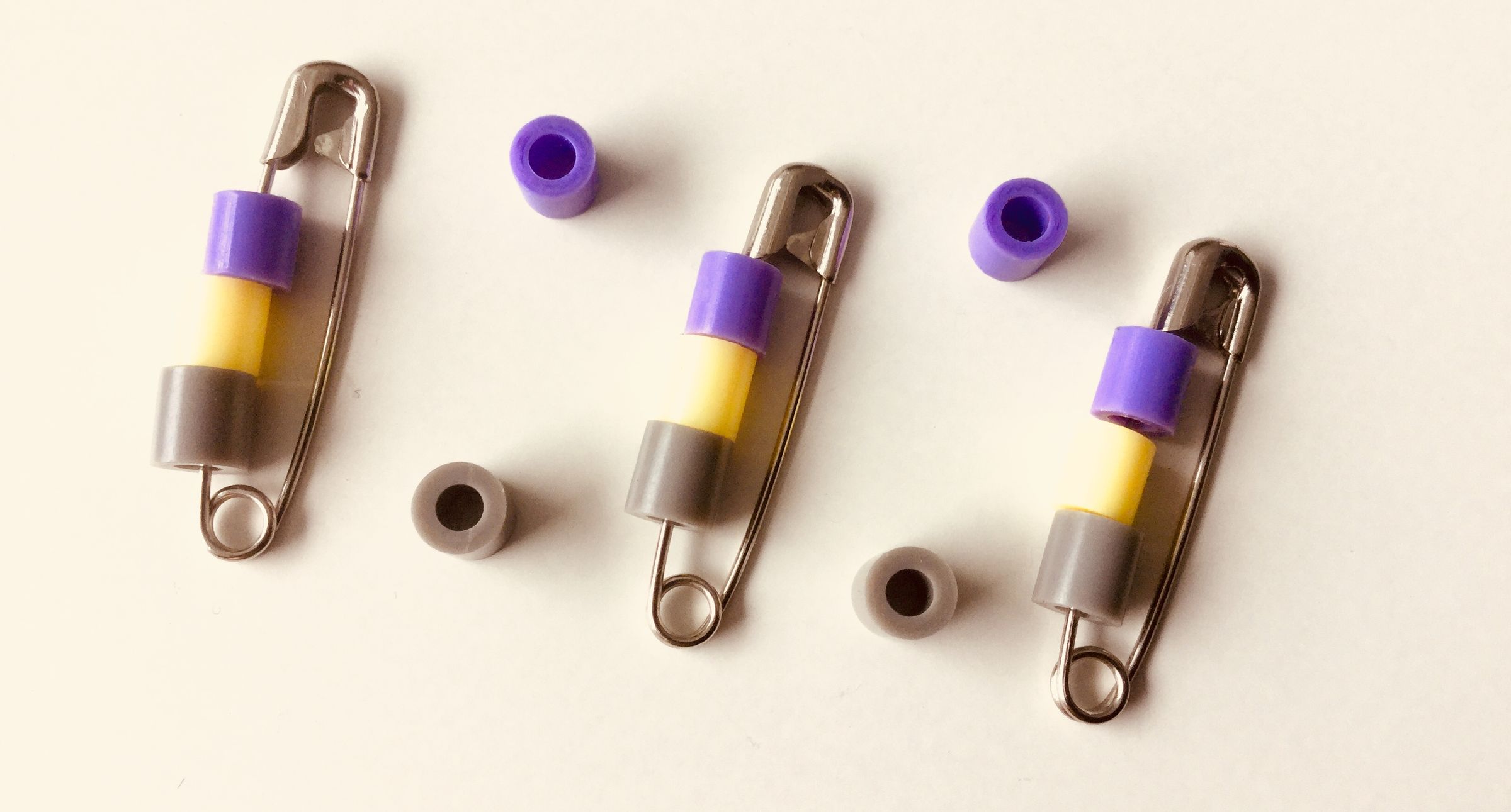 Simple Safety Pin Bracelet : 5 Steps (with Pictures) - Instructables