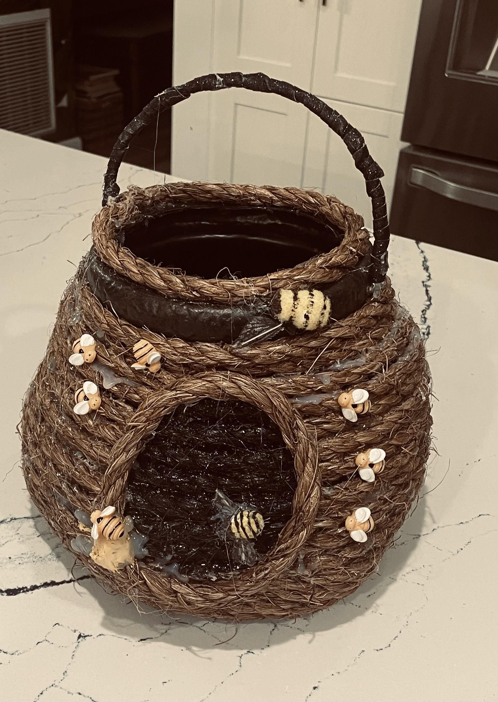 THE QUEEN’S BEE KEEPER and the HONEYPOT : 3 Steps (with Pictures ...