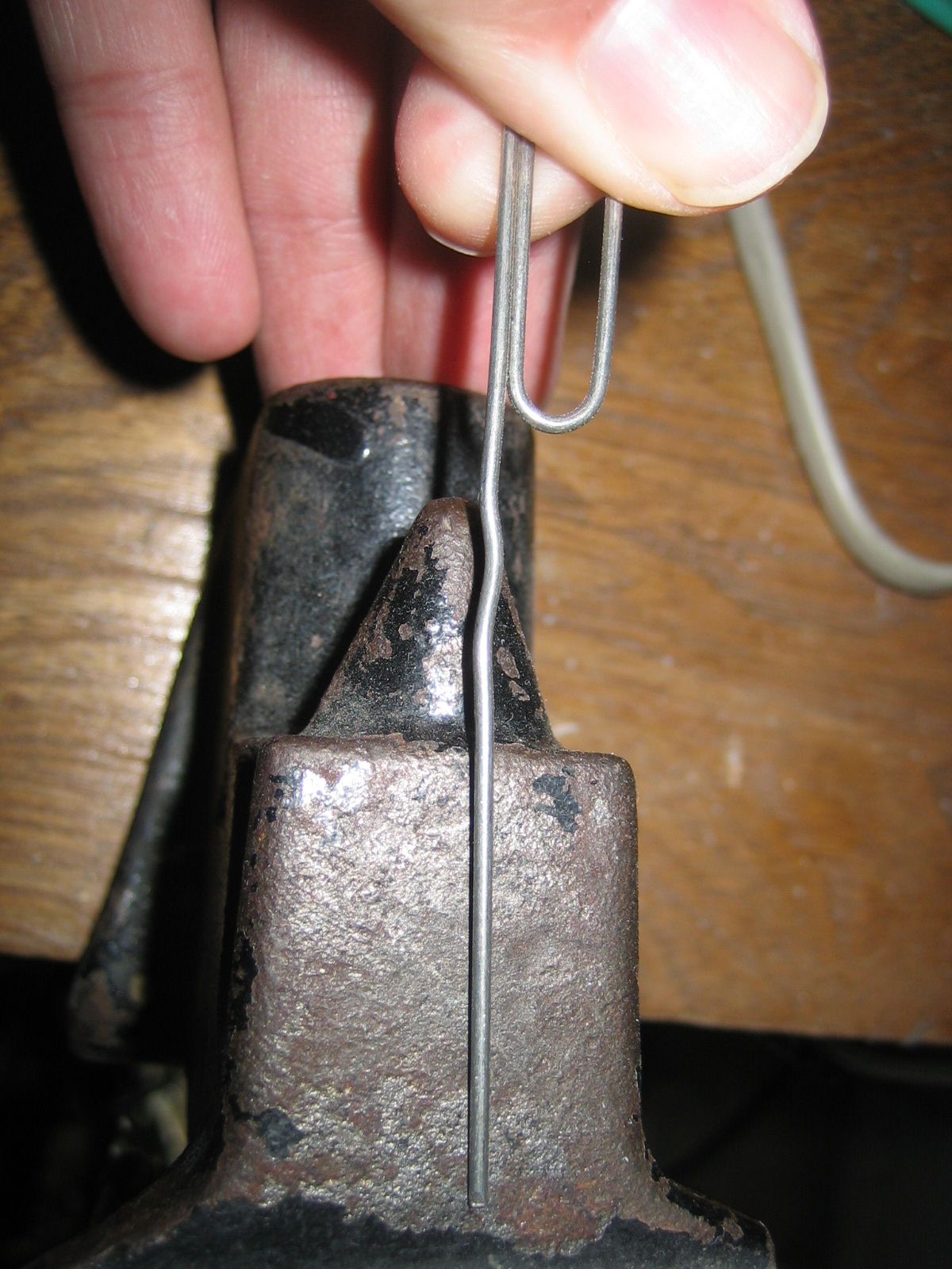 Poor Man's Paperclip Lockpicks : 4 Steps (with Pictures) - Instructables