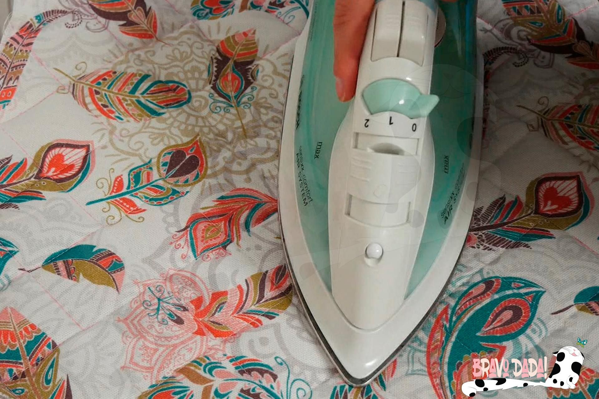 DIY How to Make a Quilted Sewing Machine Mat With Pockets and Thread ...