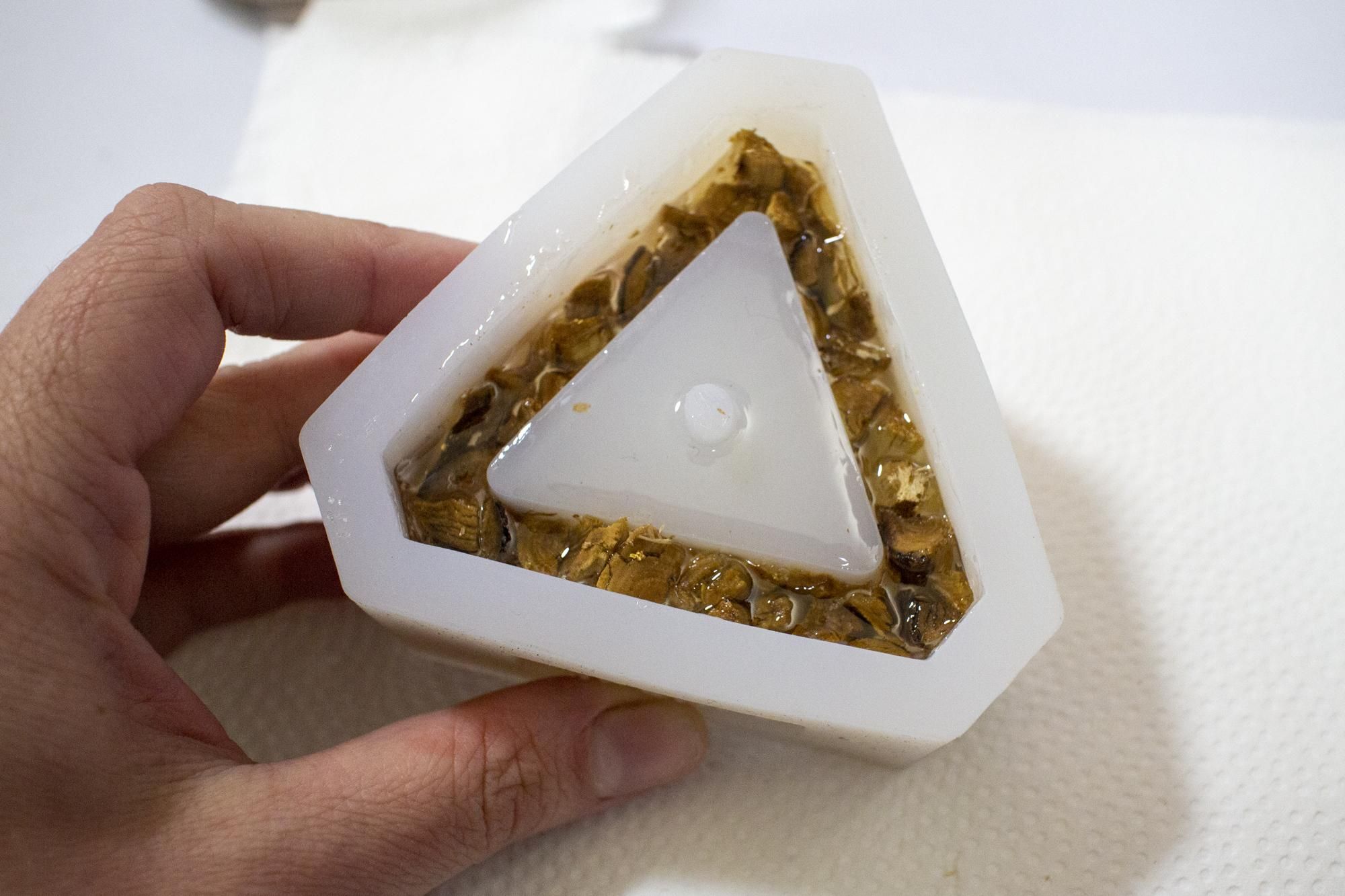 How to Use Yardwaste As Resin Filler : 11 Steps (with Pictures ...