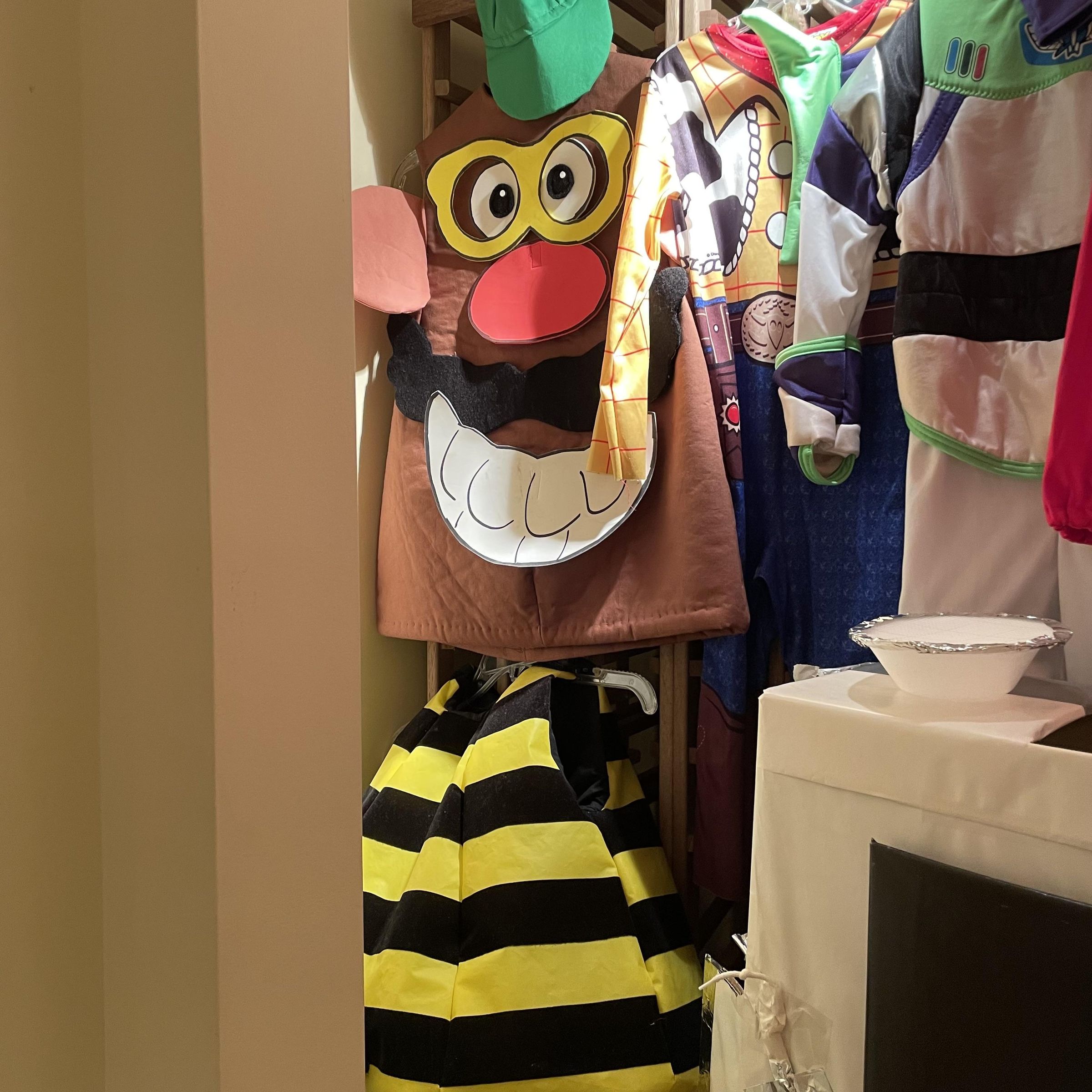 Halloween Costume Museum : 3 Steps - Instructables