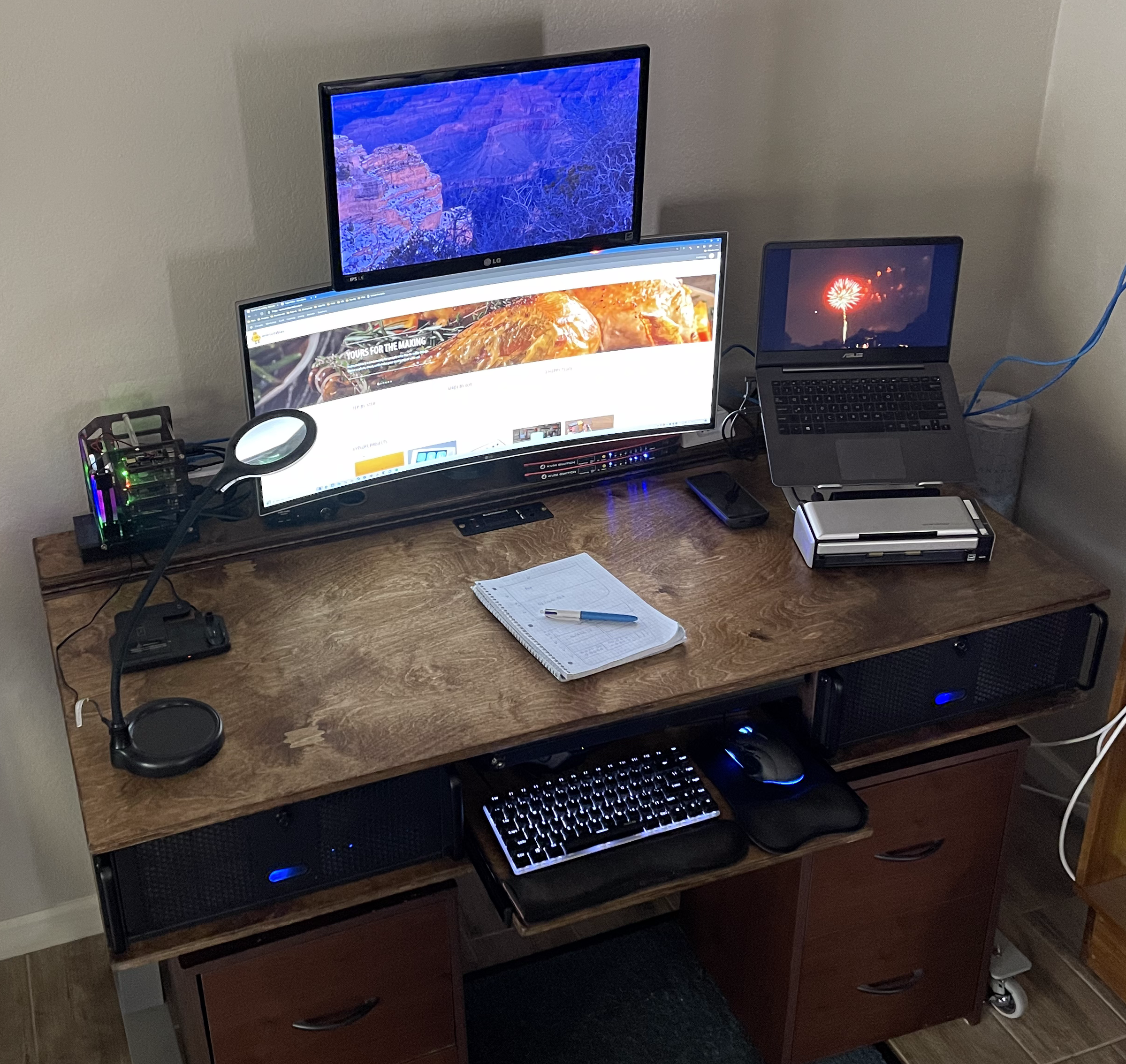 4Ux2 Computer Desk : 6 Steps (with Pictures) - Instructables