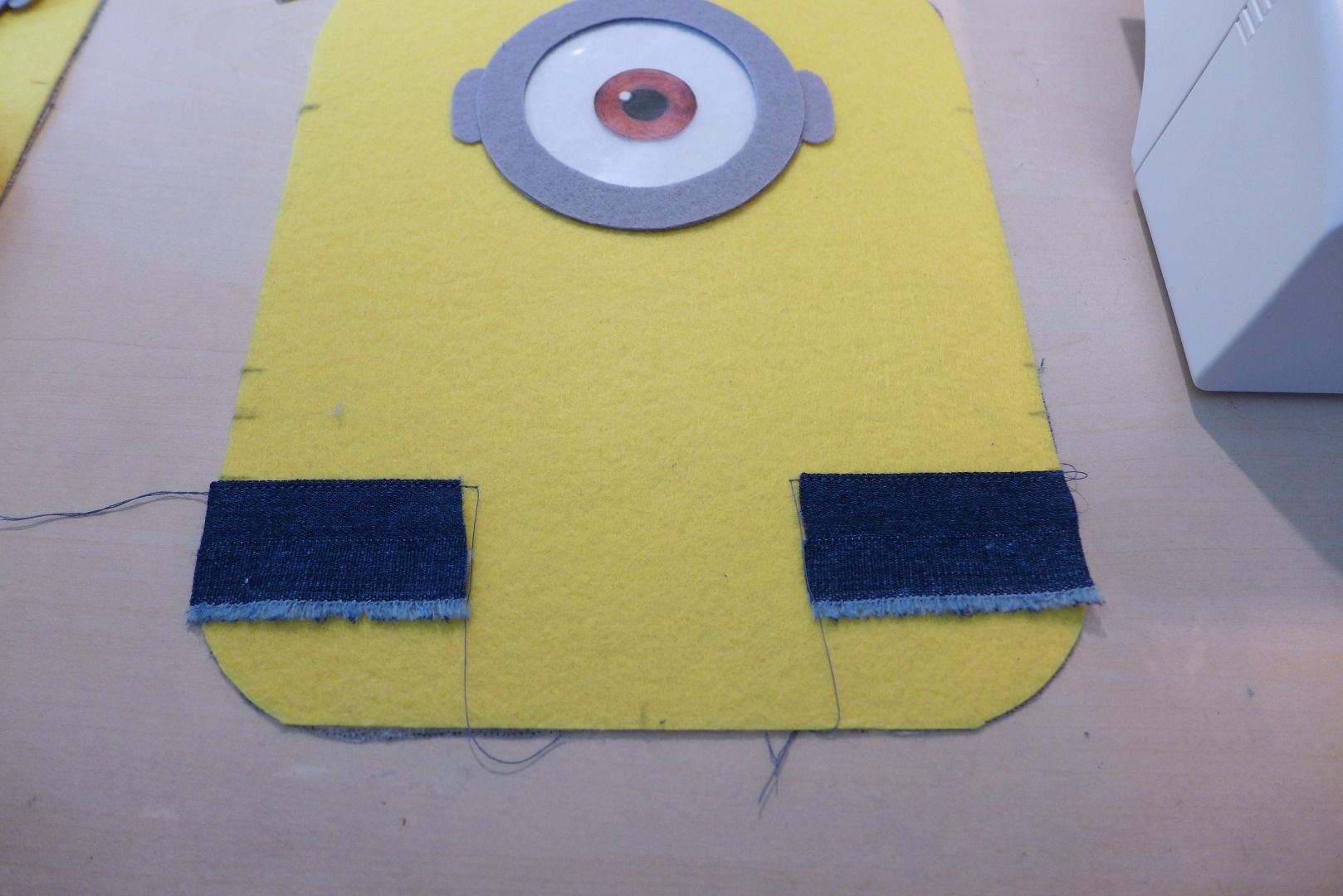Minion Shoulder Bags : 11 Steps (with Pictures) - Instructables