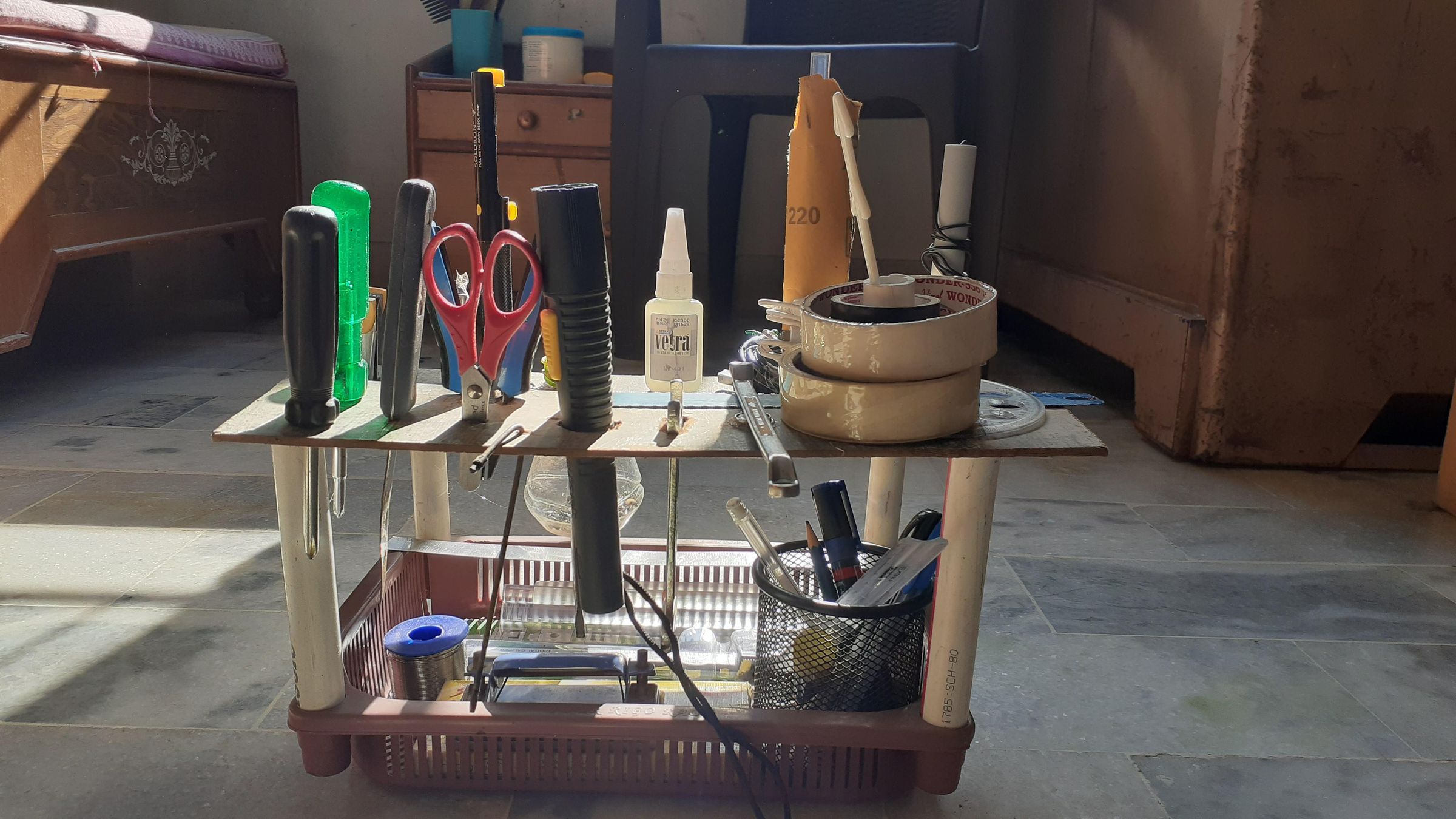 LAB BENCH TOOL HOLDER : 8 Steps - Instructables
