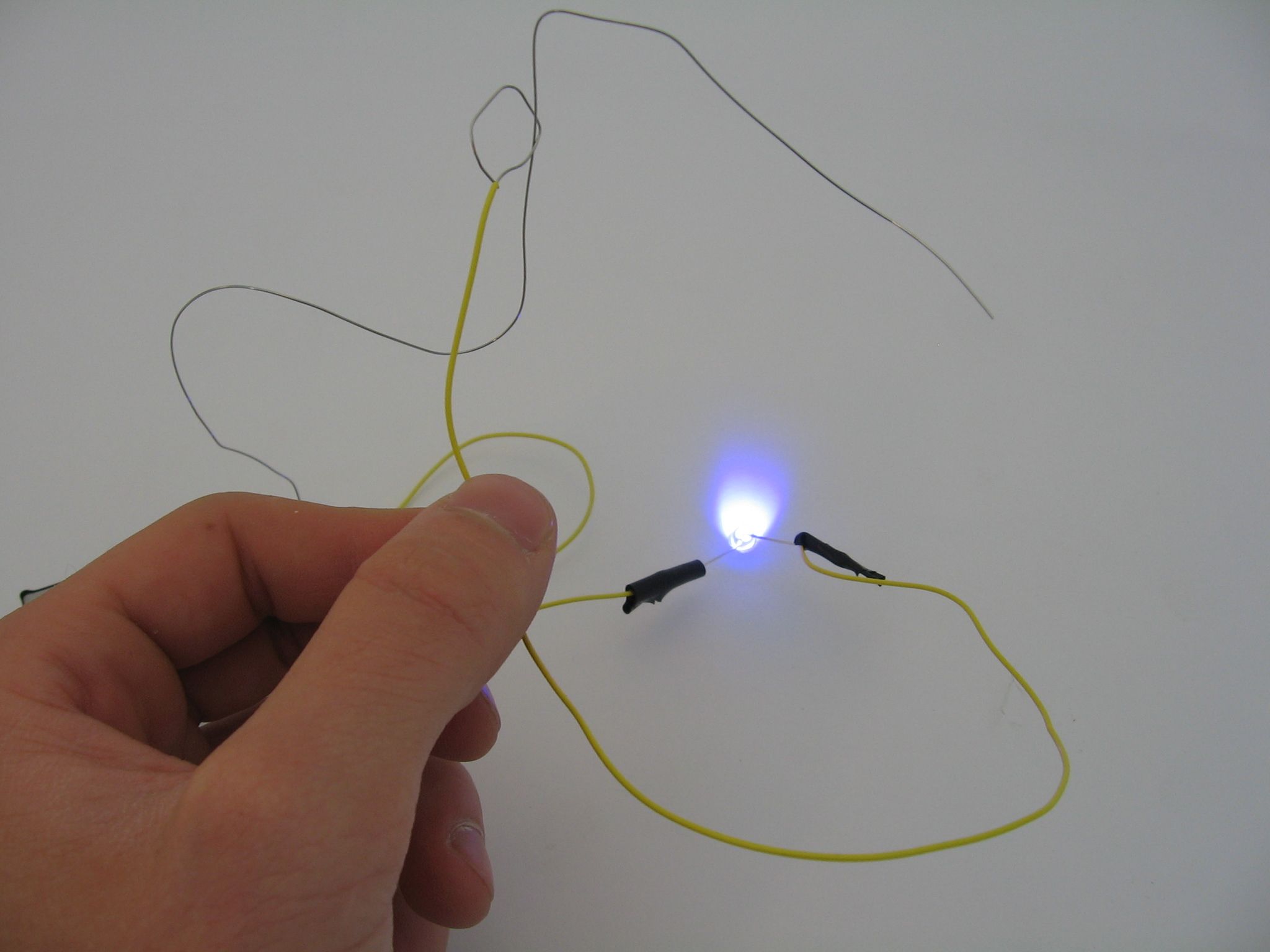A Simple Circuit Game : 4 Steps - Instructables