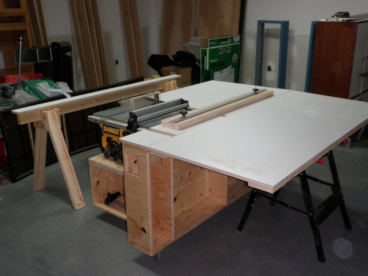 Tablesaw Outfeed Support Workstation With Aux Fence & Storage : 4 Steps ...