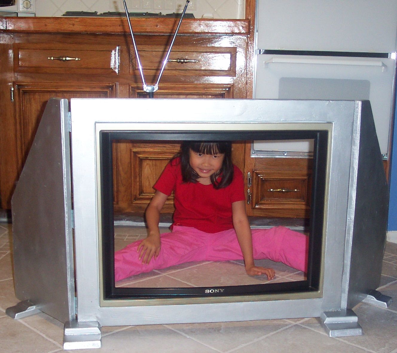 TV Set Cutout : 3 Steps - Instructables