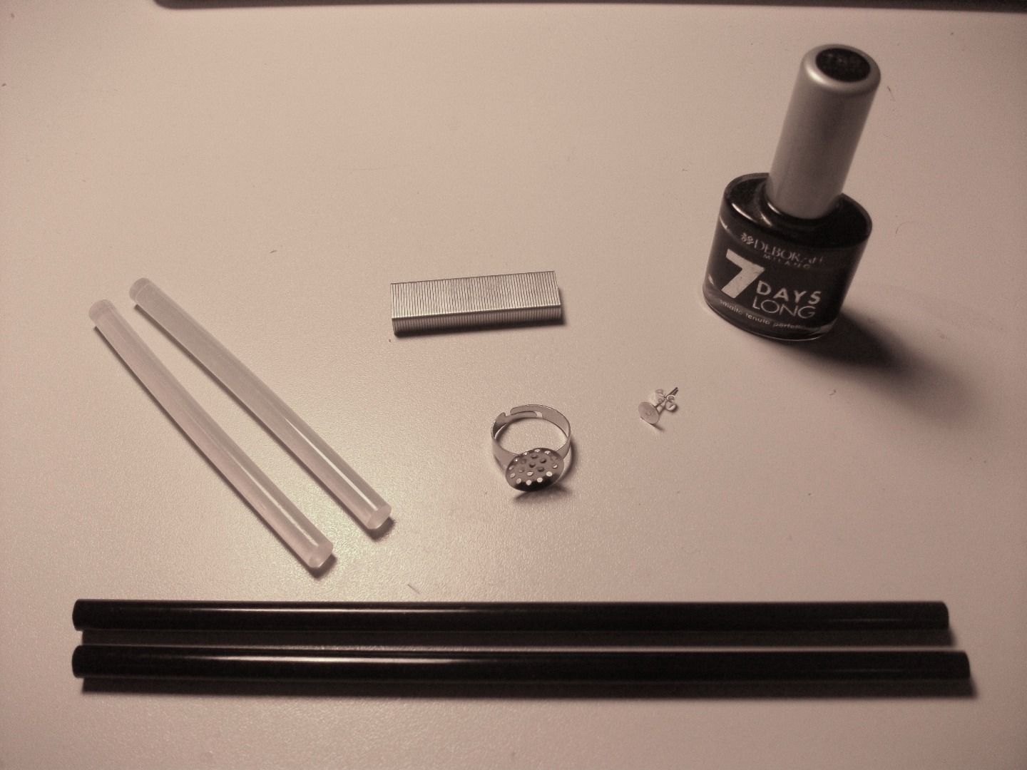 Hot Glue Spiders : 8 Steps (with Pictures) - Instructables