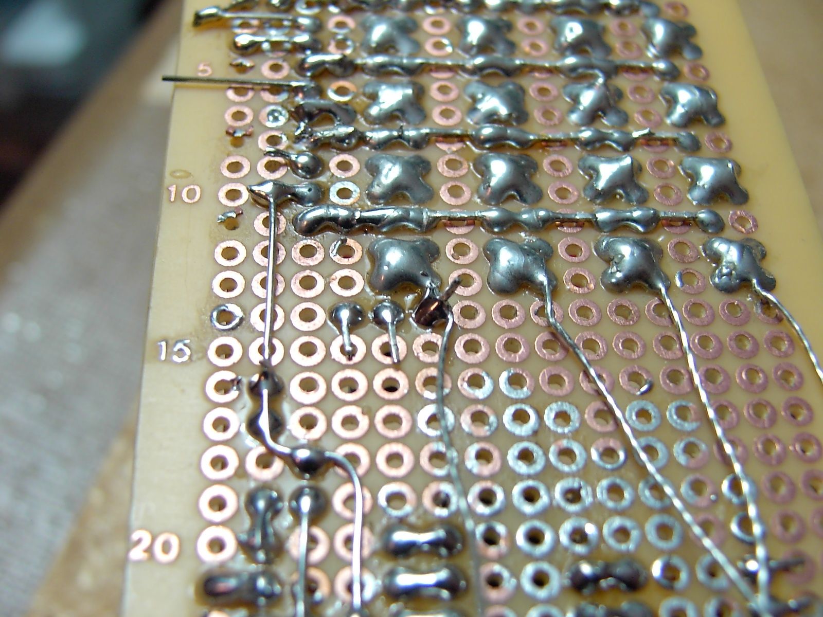 Single Chip, 2 Wire 4x4 LED Matrix - Instructables