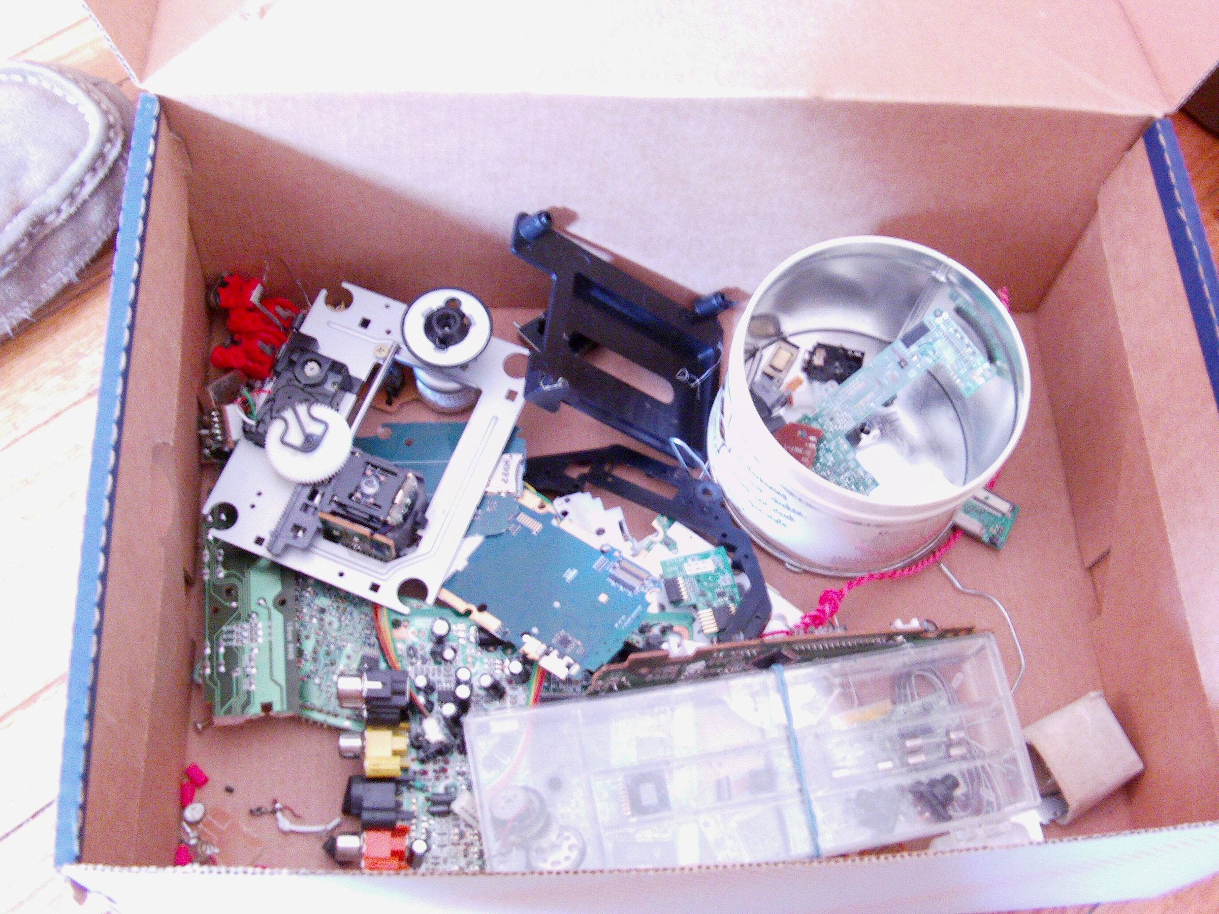 Reusing Old Electronics : 3 Steps (with Pictures) - Instructables