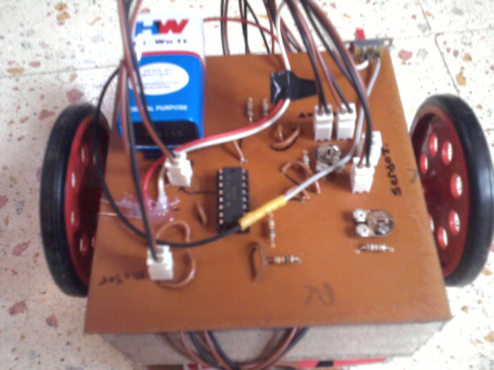 "DIY - THE EXCELLENT LINE TRACER ROBOT WITHOUT MICROCONTROLLER" : 7 ...