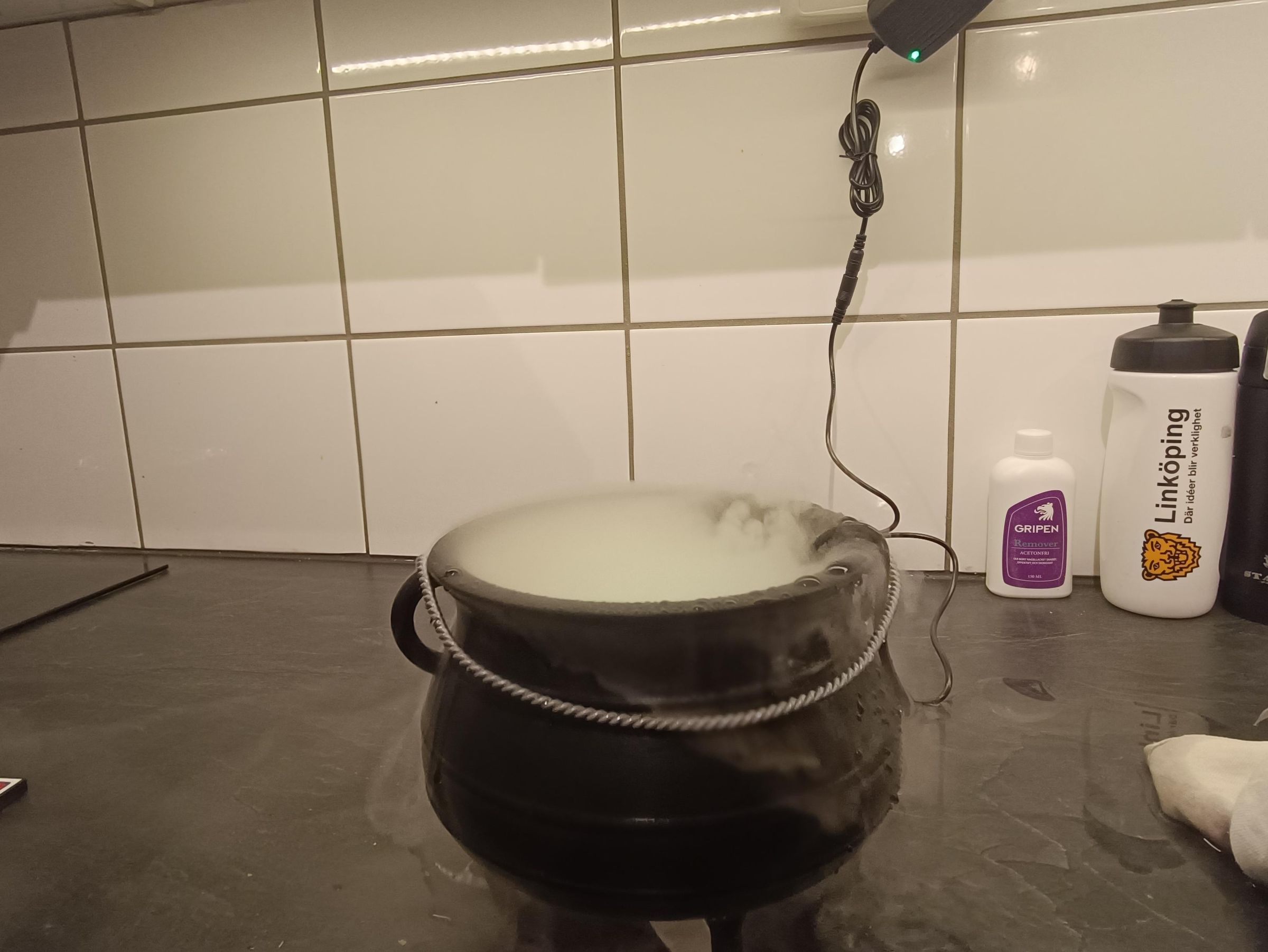 Steaming Led Cauldron : 10 Steps - Instructables