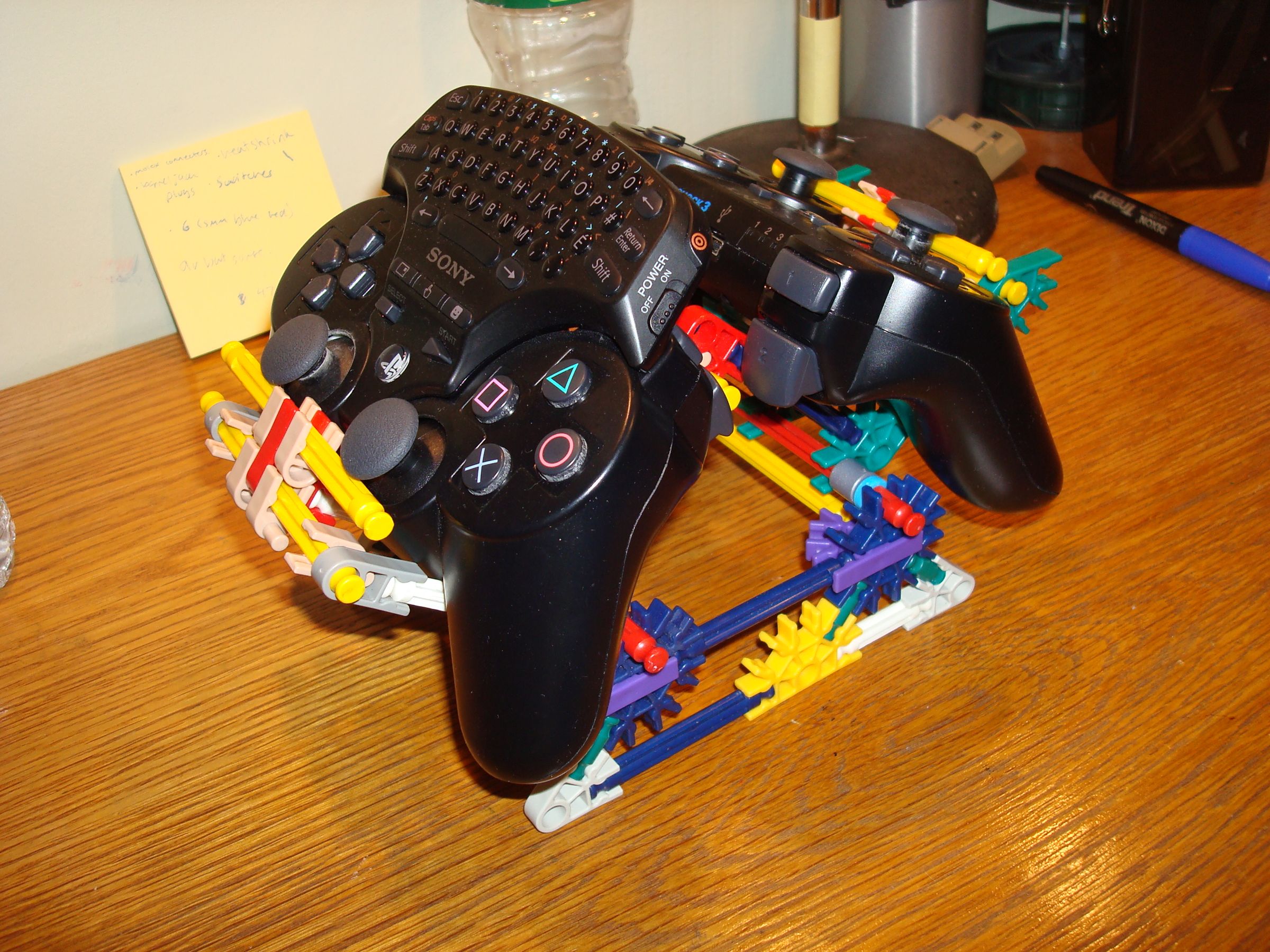 Knex PS3 Controller Stand - Instructables