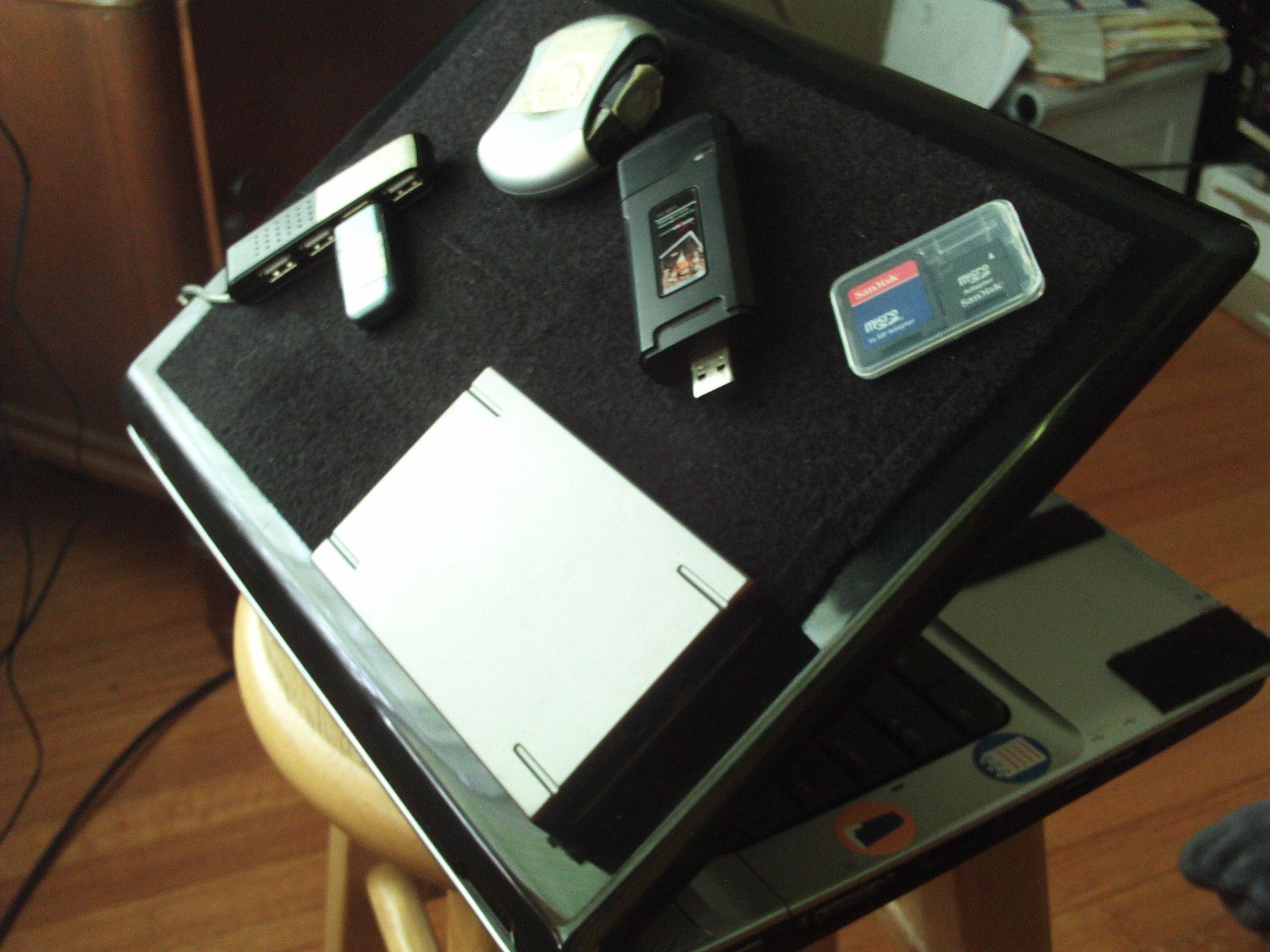 Organize USB Devices With Laptop Utility Skin : 5 Steps - Instructables