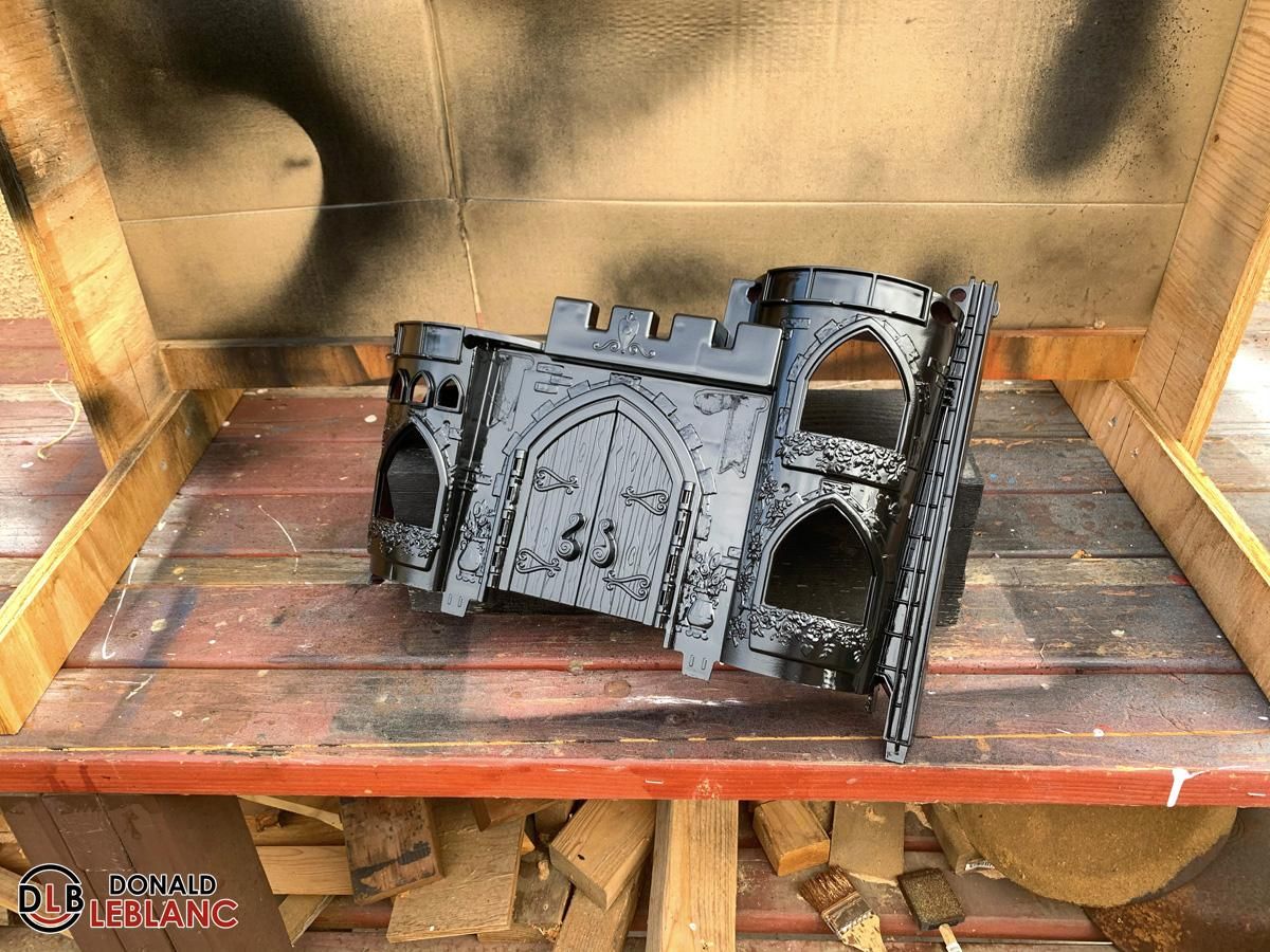 How to Make a DIY Haunted/Gothic Castle From an Old Plastic Dollhouse ...