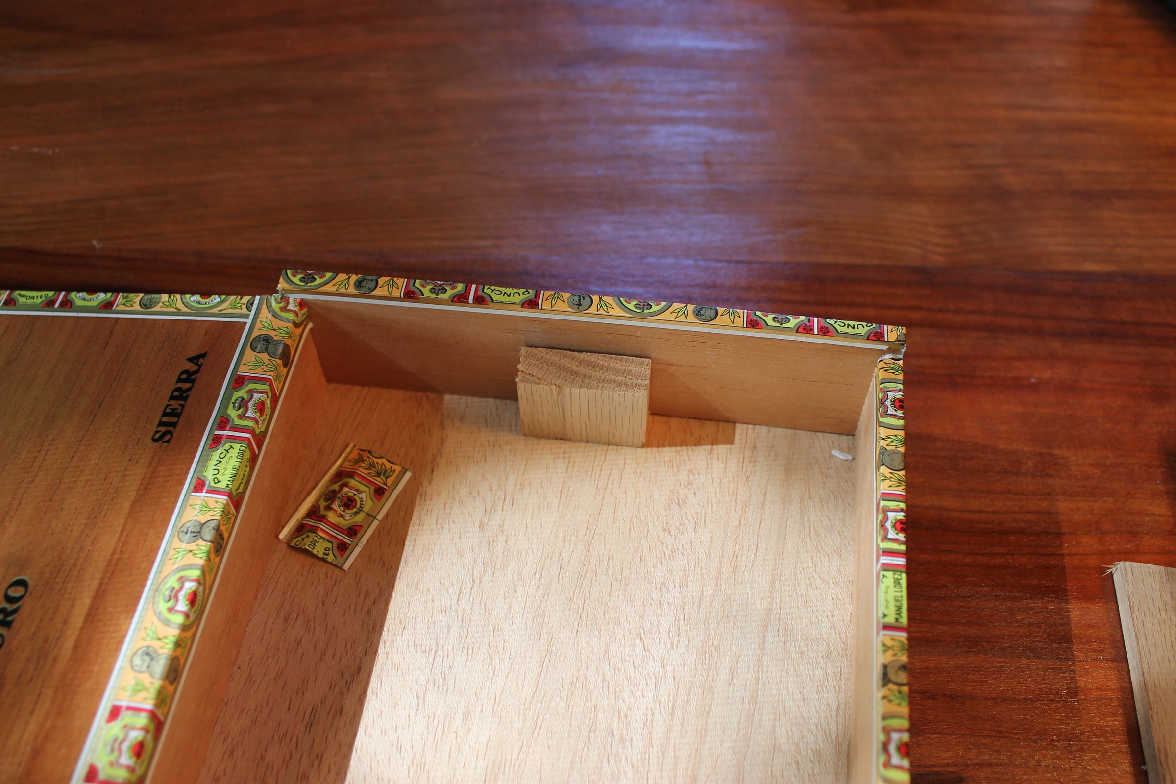 Awesome Cigar Box Dulcimer : 14 Steps (with Pictures) - Instructables