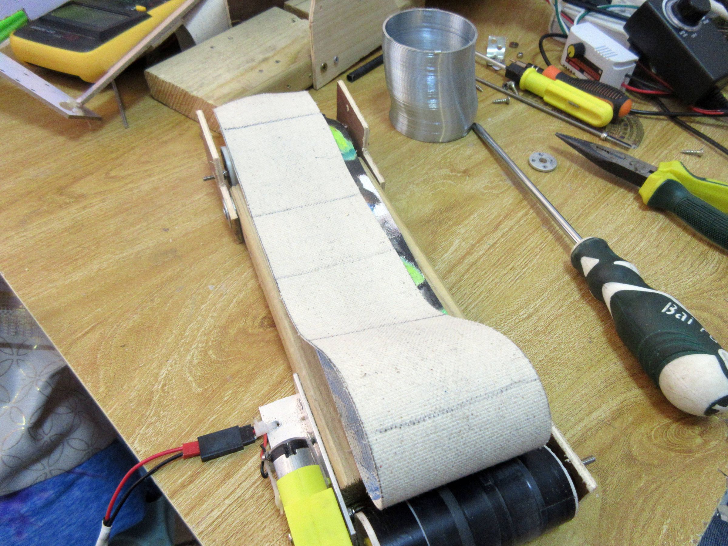Build Mini Conveyor Belt As Slinky Machine : 7 Steps (with Pictures ...