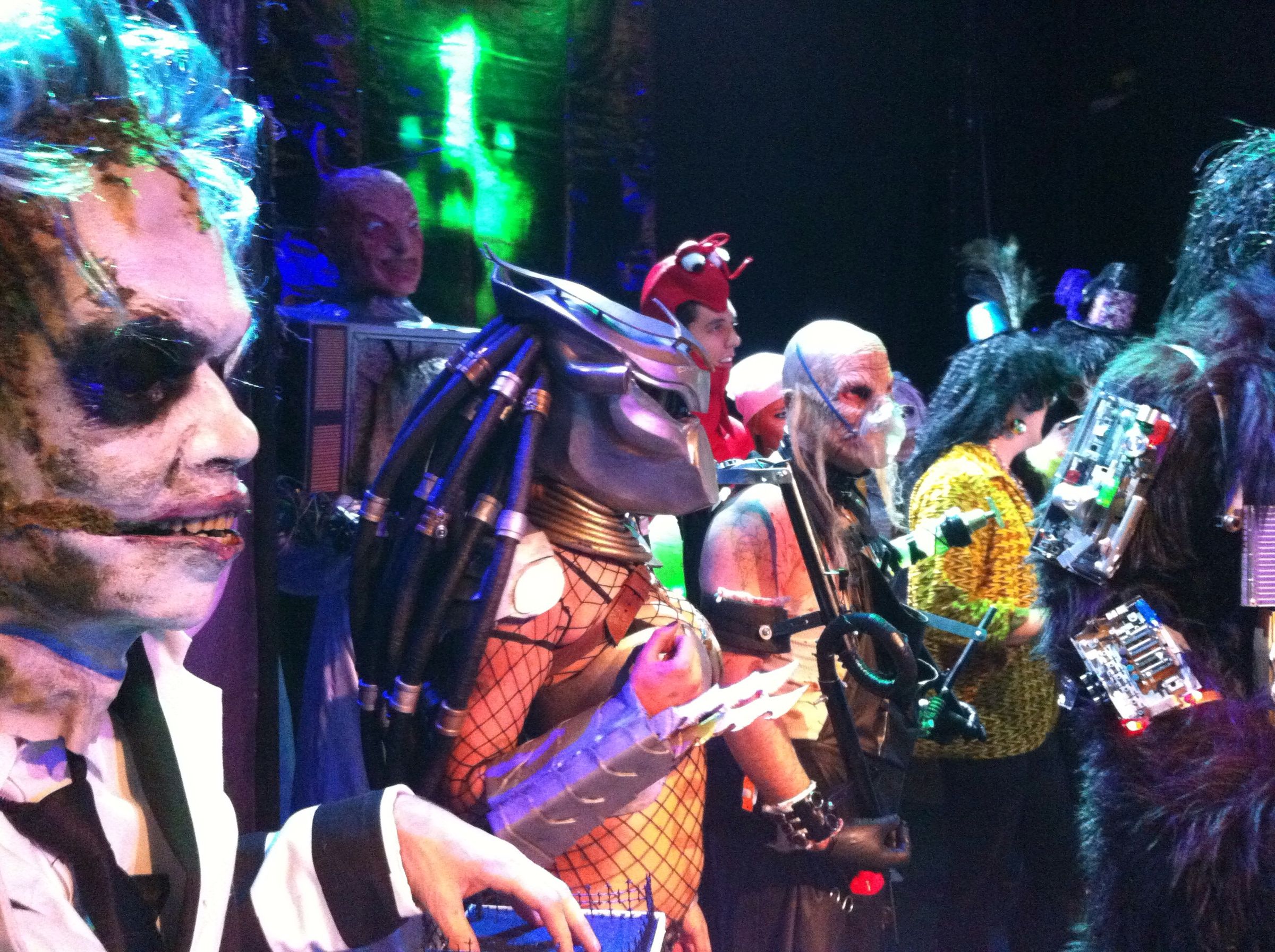 Ultimate Beetlejuice Sand Worm Puppet Costume : 16 Steps (with Pictures ...