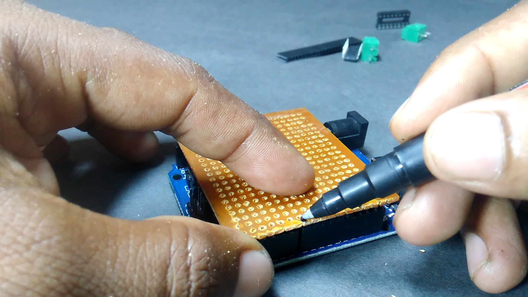 How to Make Arduino Based Edge Avoiding Robot : 4 Steps - Instructables How to Make Arduino Based Edge Avoiding Robot : 4 Steps - Instructables