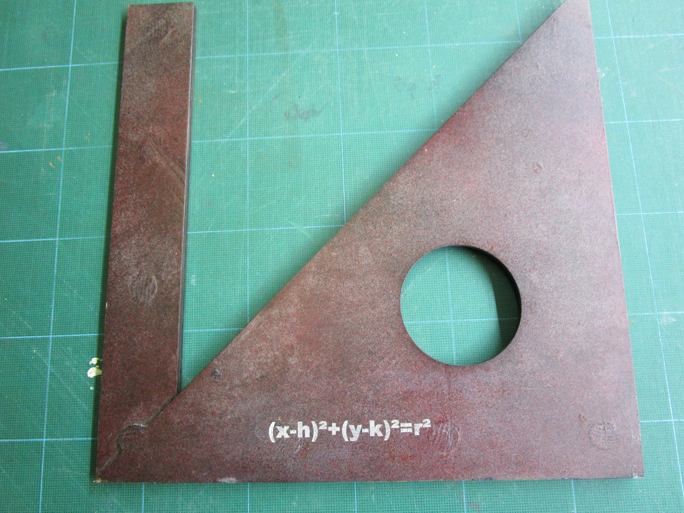 Find The Center Of A Circle DIY LASER Cut Tool 5 Steps with find-the-center-of-a-circle-diy-laser-cut-tool-5-steps-with