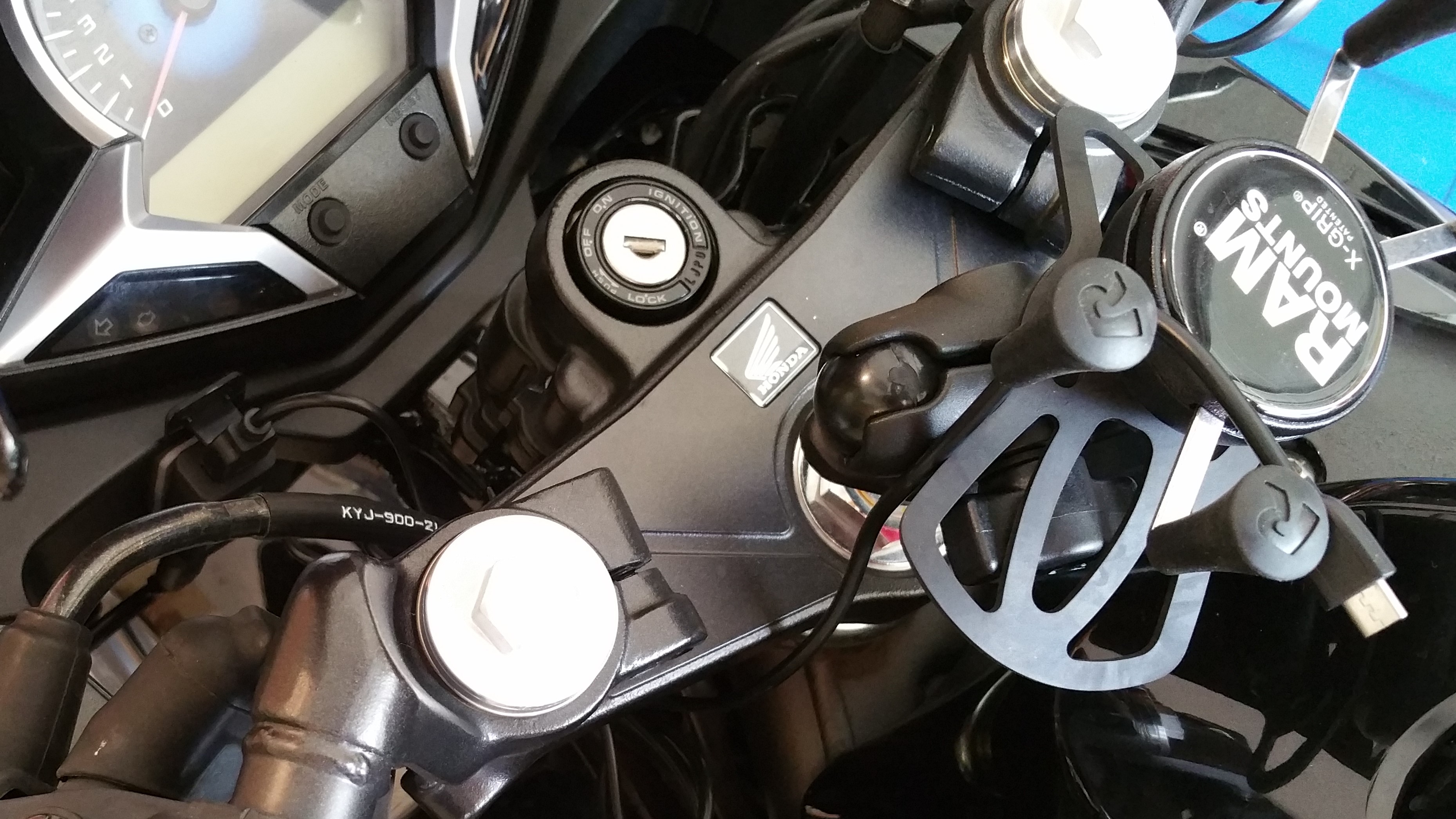 How to Install a USB Charger on a Motorcycle : 10 Steps (with Pictures ...