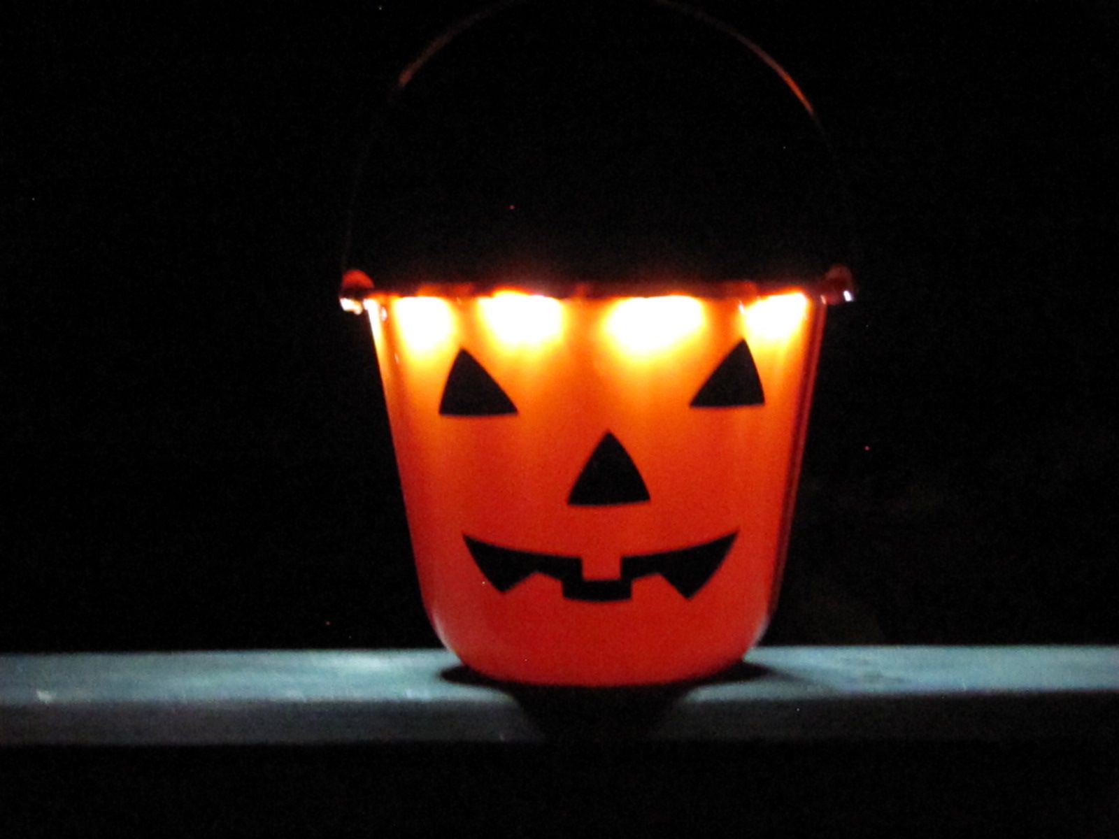 Be Safe With Trick-or-Treat Bucket Light : 7 Steps (with Pictures ...