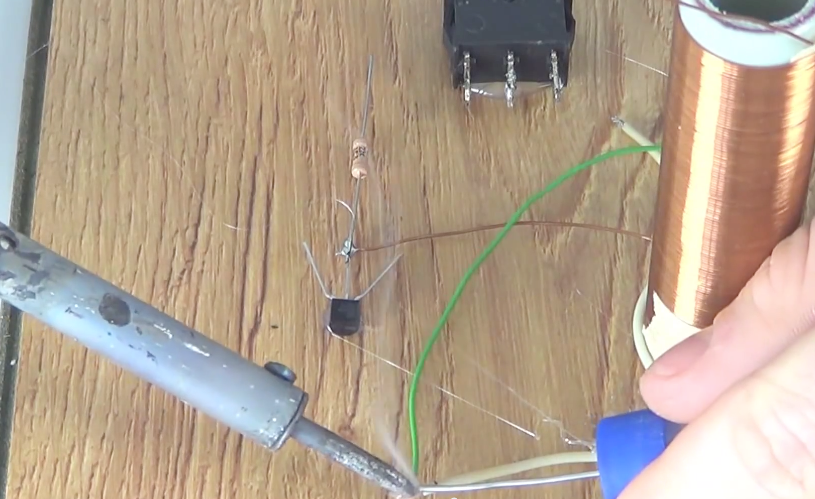 How to Make a Mini Tesla Coil 9V : 11 Steps - Instructables
