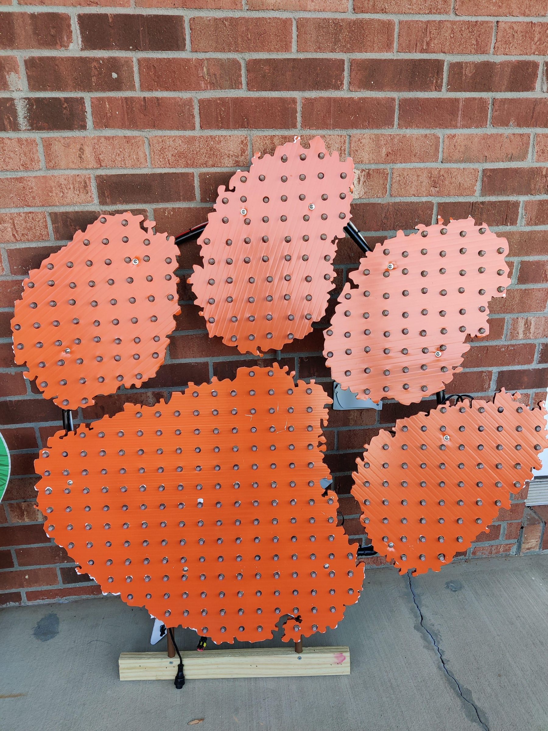 LED Pixel Clemson Tiger Paw : 8 Steps (with Pictures) - Instructables
