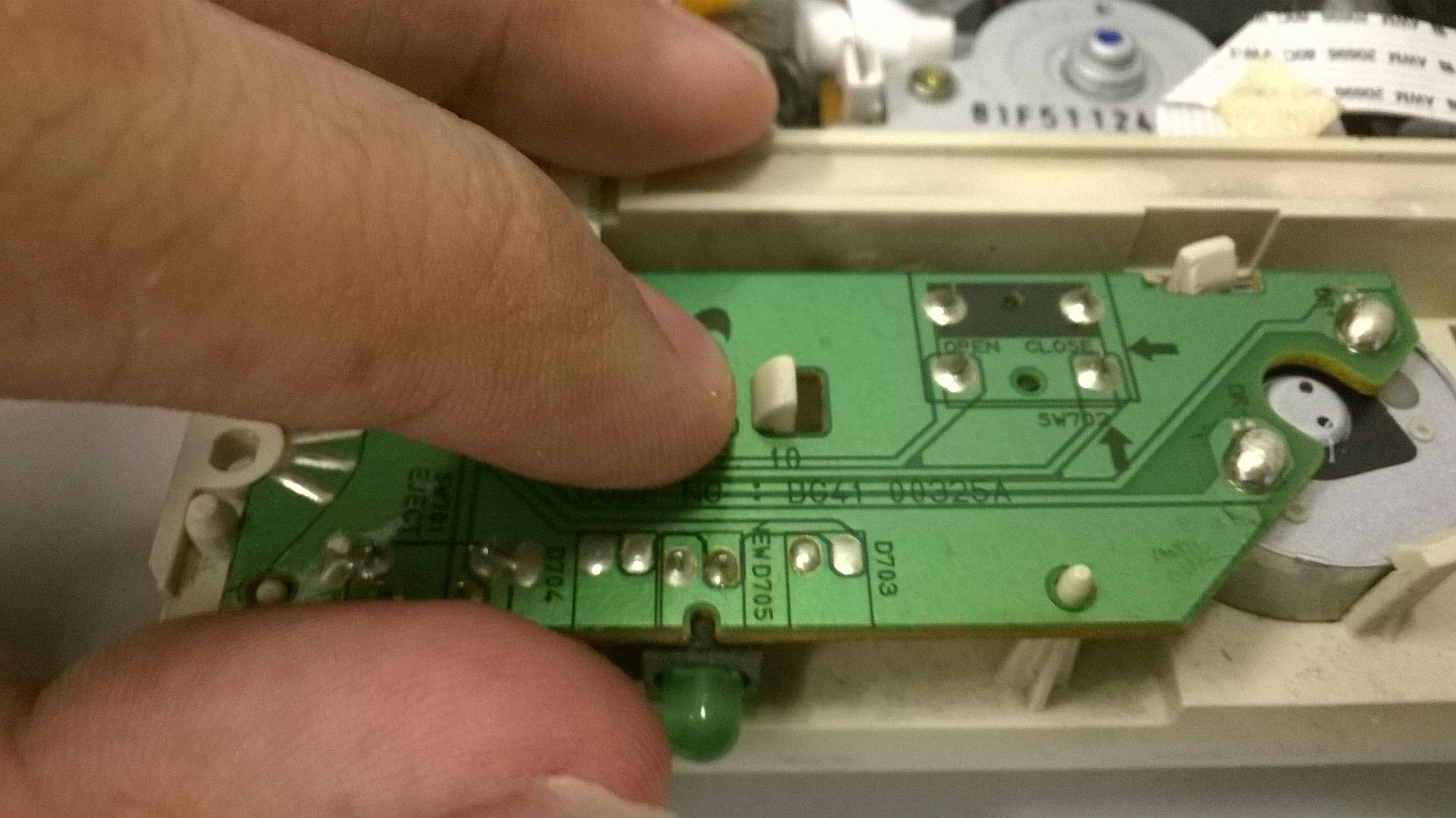 Disassembling a CD/DVD Reader and Reusing Its Parts : 12 Steps (with ...