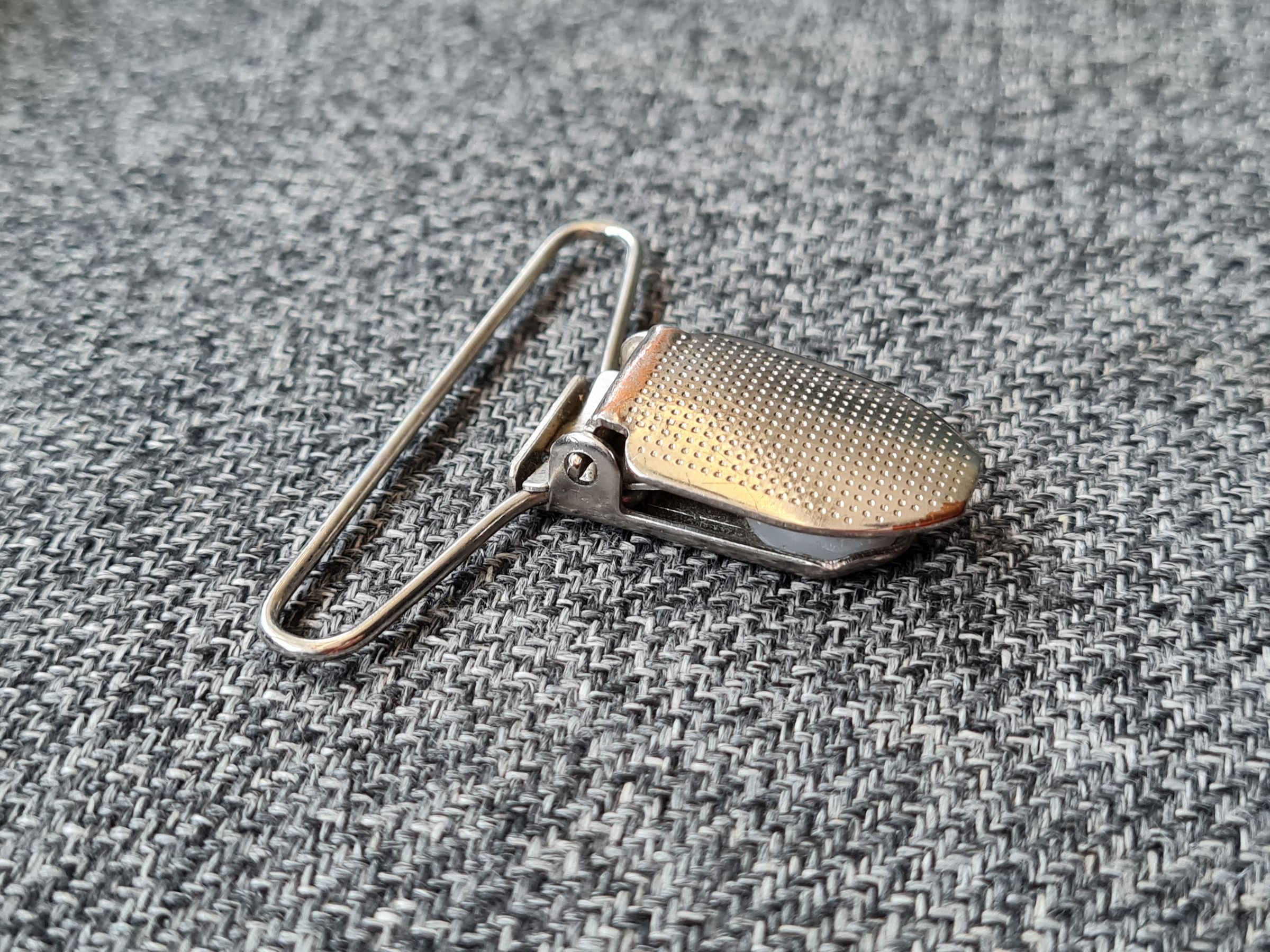 Towel Clips From Used Suspenders : 3 Steps - Instructables