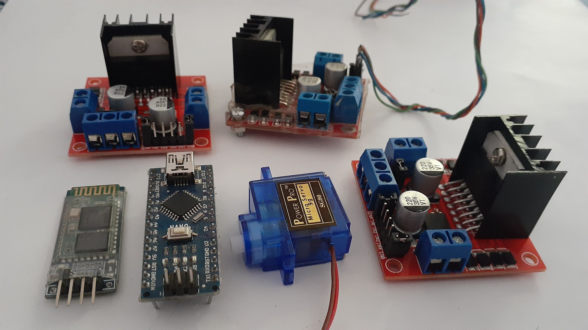 Wireless Robot Arm Which Is Moveable and Controlled by Bluetooth Voice ...