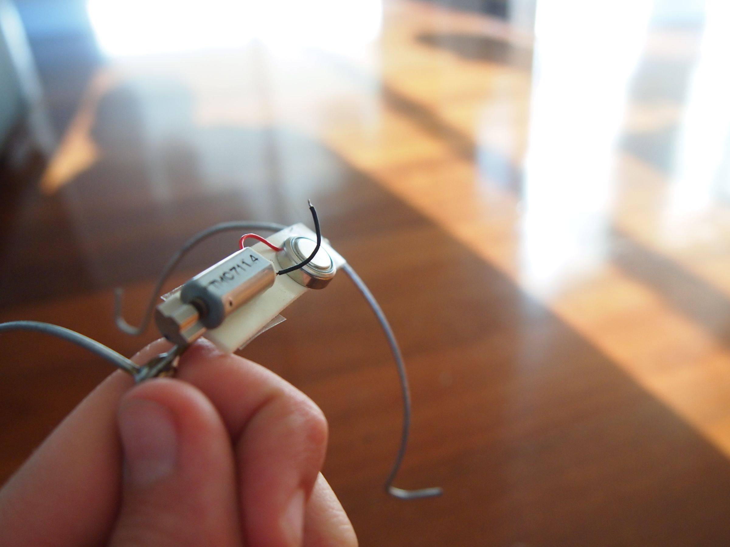 How to Build a Simple Vibrobot : 5 Steps (with Pictures) - Instructables