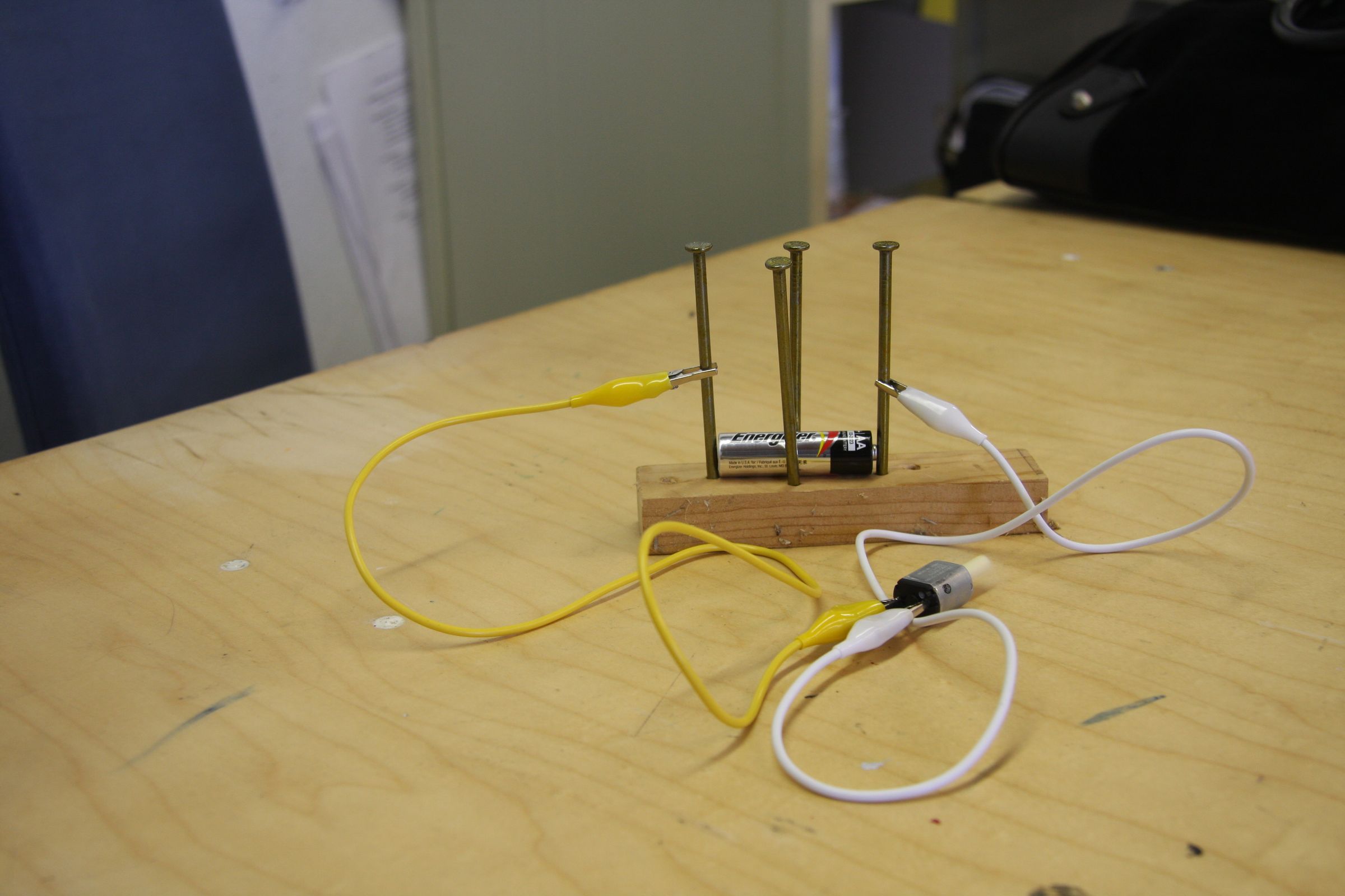 How to Make a Simple Battery Holder : 4 Steps - Instructables