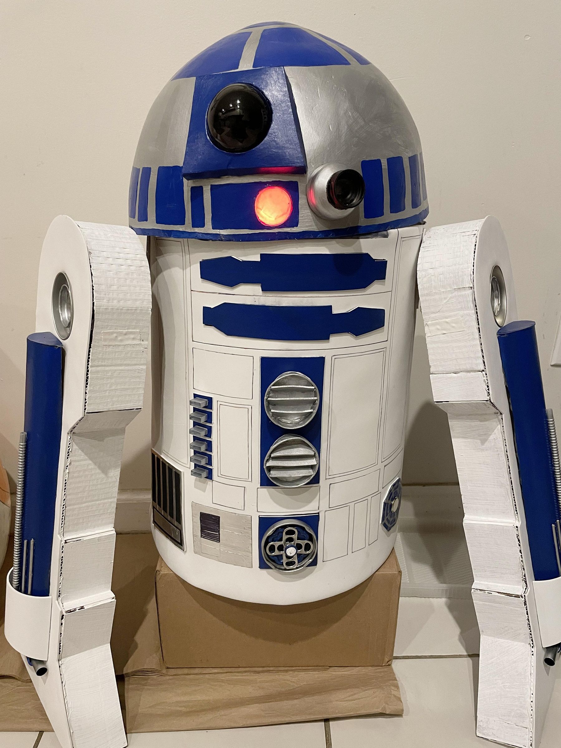 Star Wars R2-D2 Costume for Child : 6 Steps (with Pictures) - Instructables