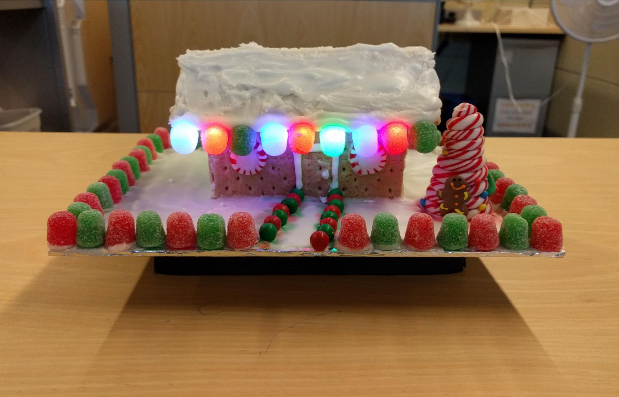Light Up Gingerbread House With Graham Crackers Instead : 14 Steps ...