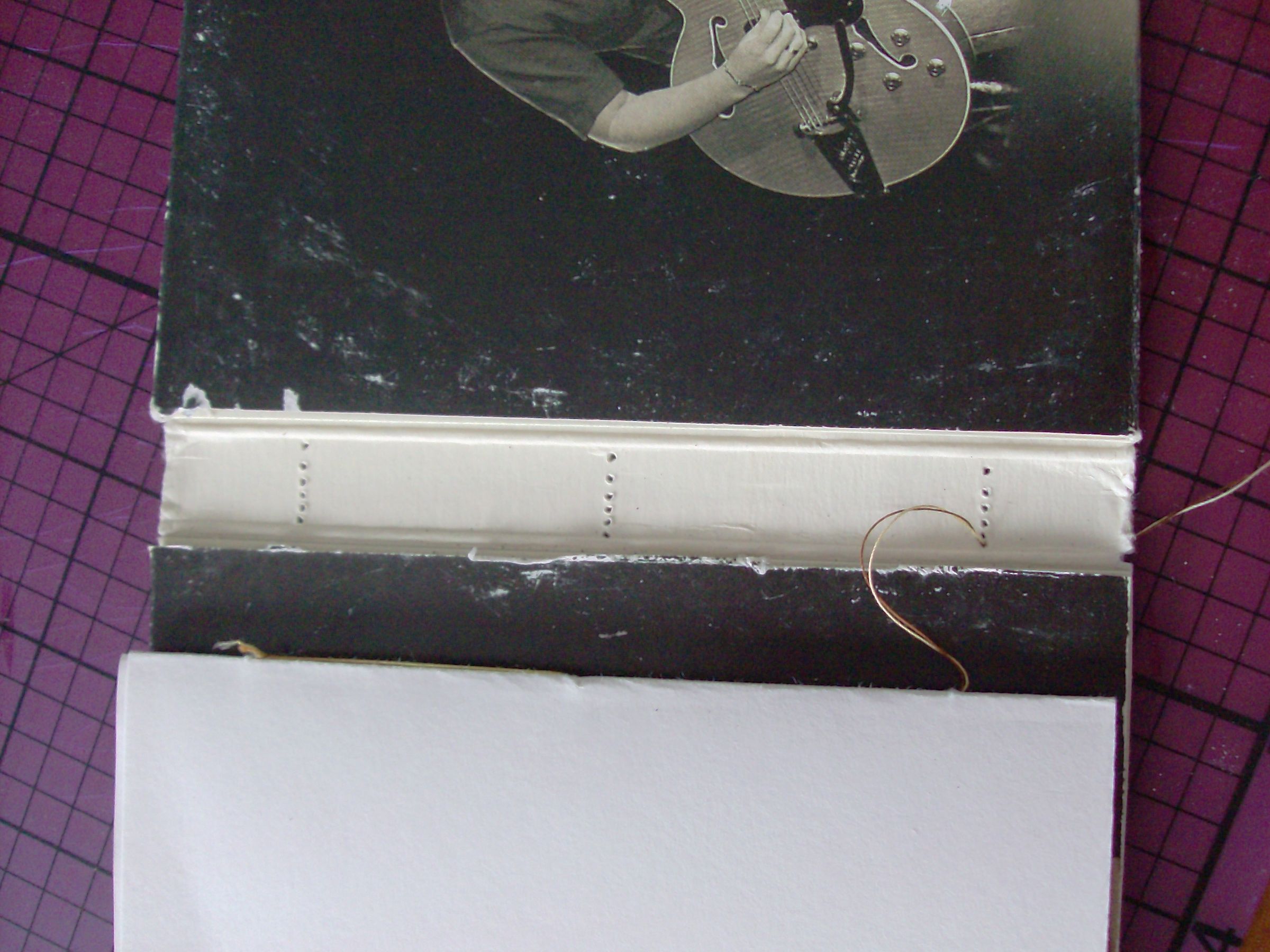 Upcycle Your Old CD Covers : 6 Steps - Instructables