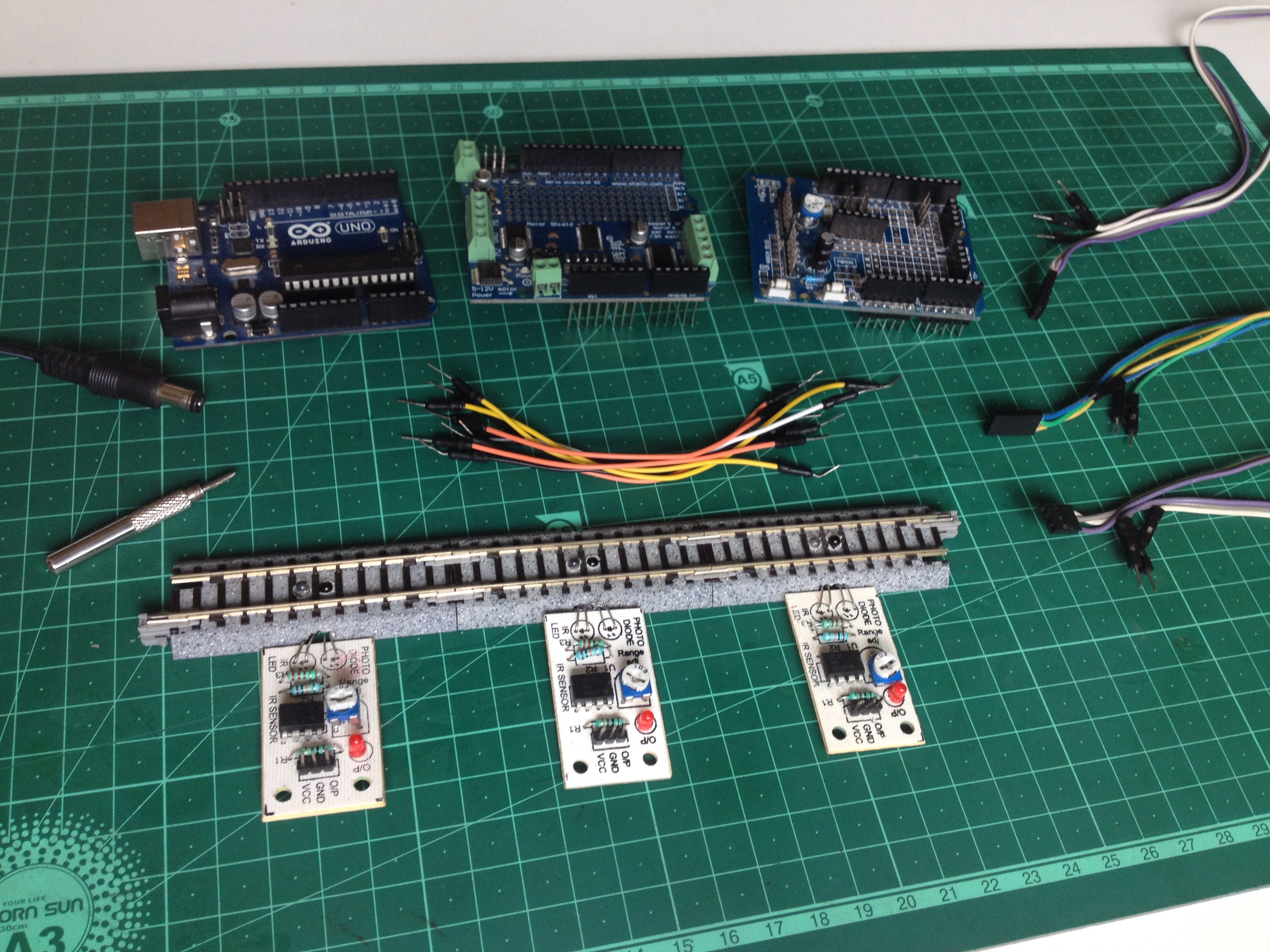 two train automated layout | Model Scenery Tutorials