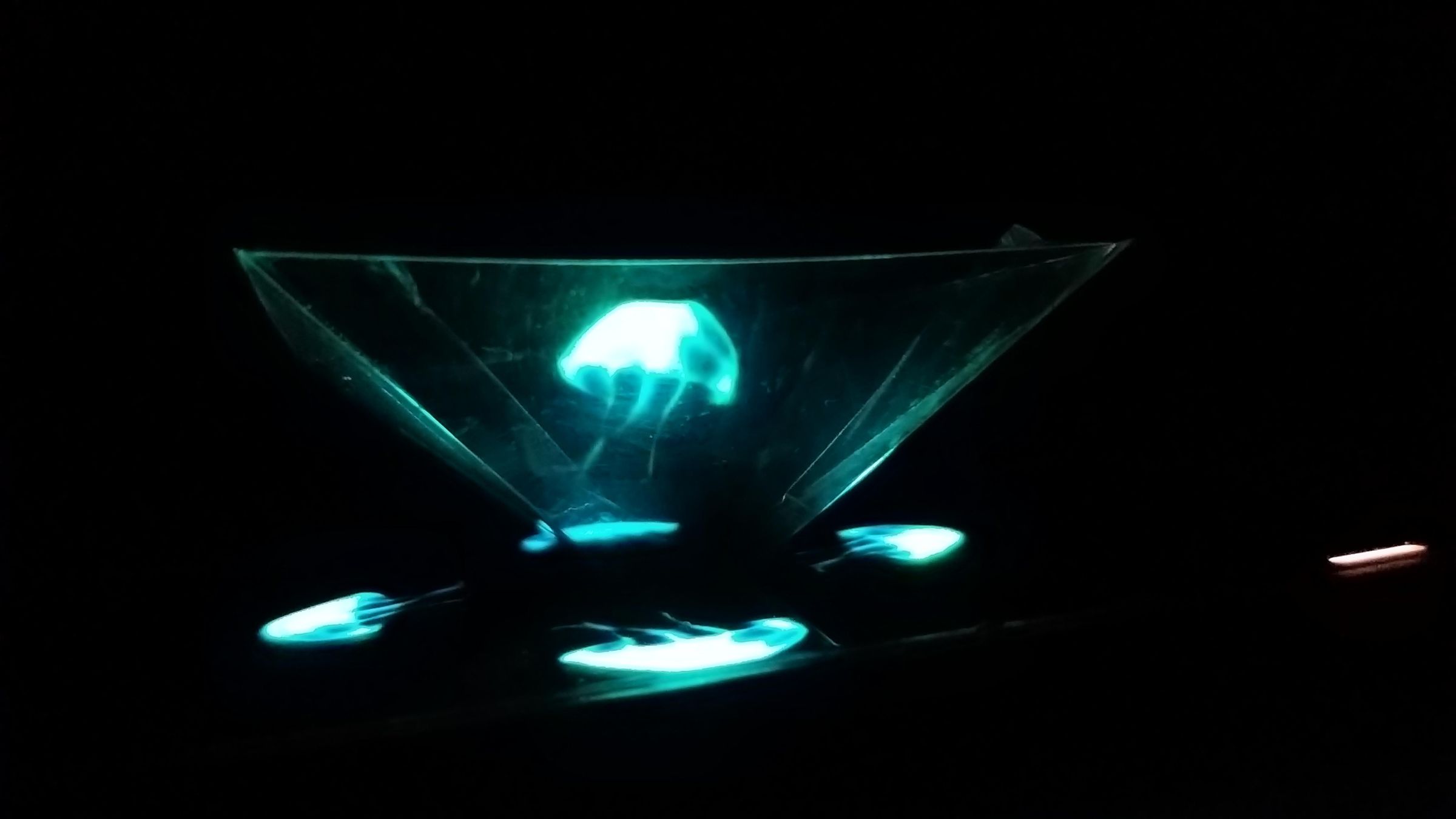 Holographic Display From Simple Materials : 4 Steps - Instructables