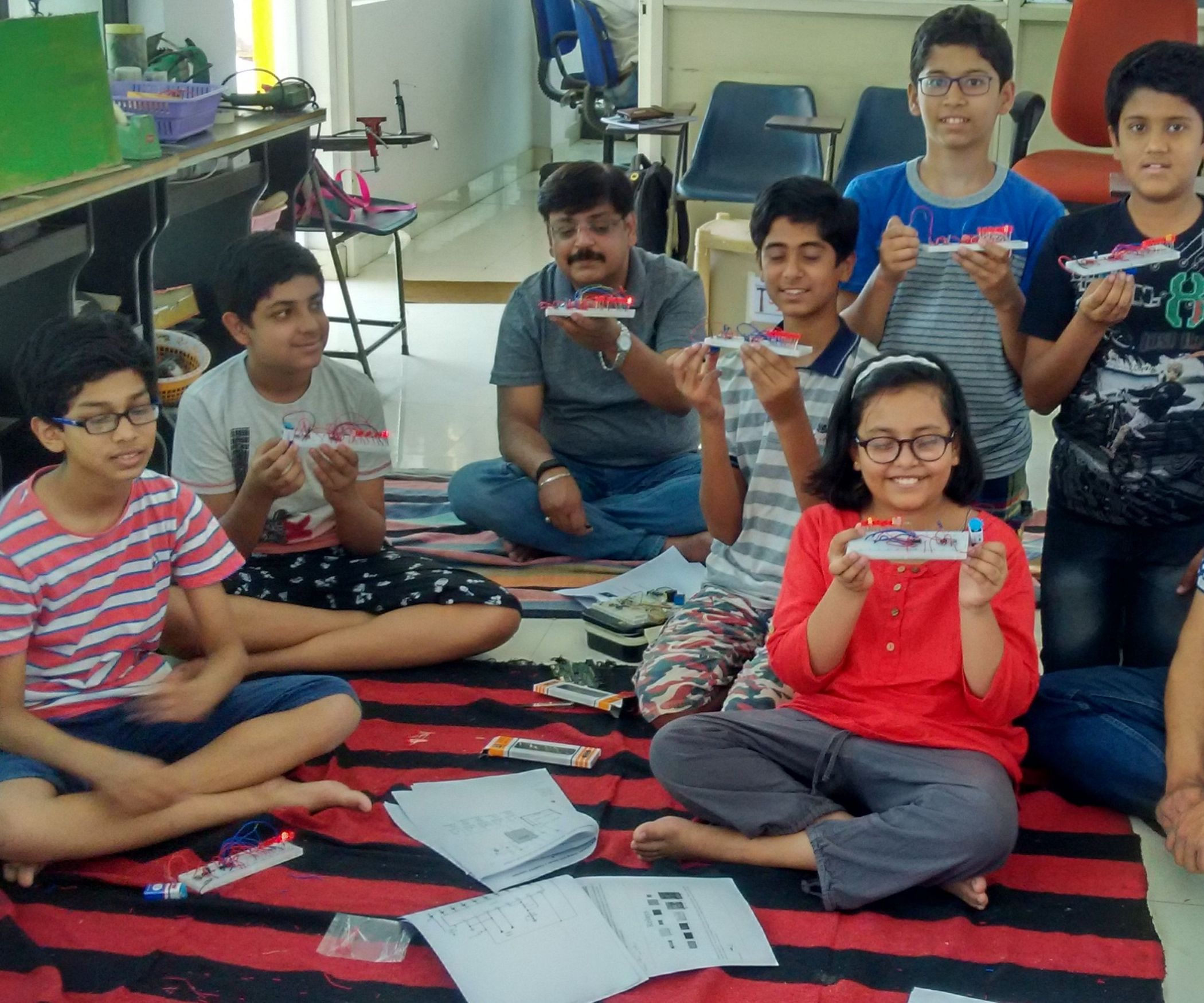 SMD Soldering on DIY LED Chaser Kit : 6 Steps - Instructables