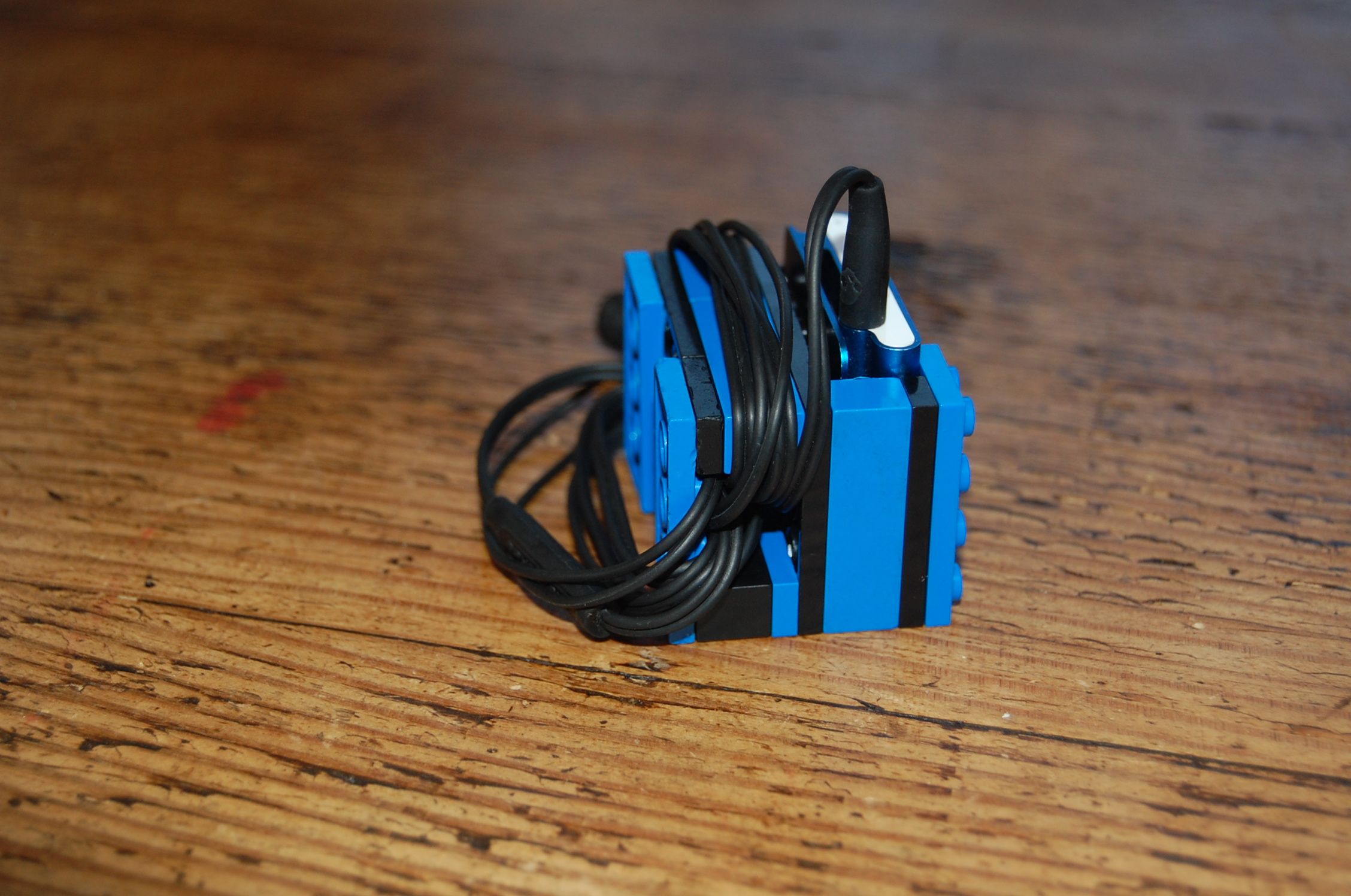 How to Make a Lego Headphone/ IPod Holder : 3 Steps (with Pictures ...