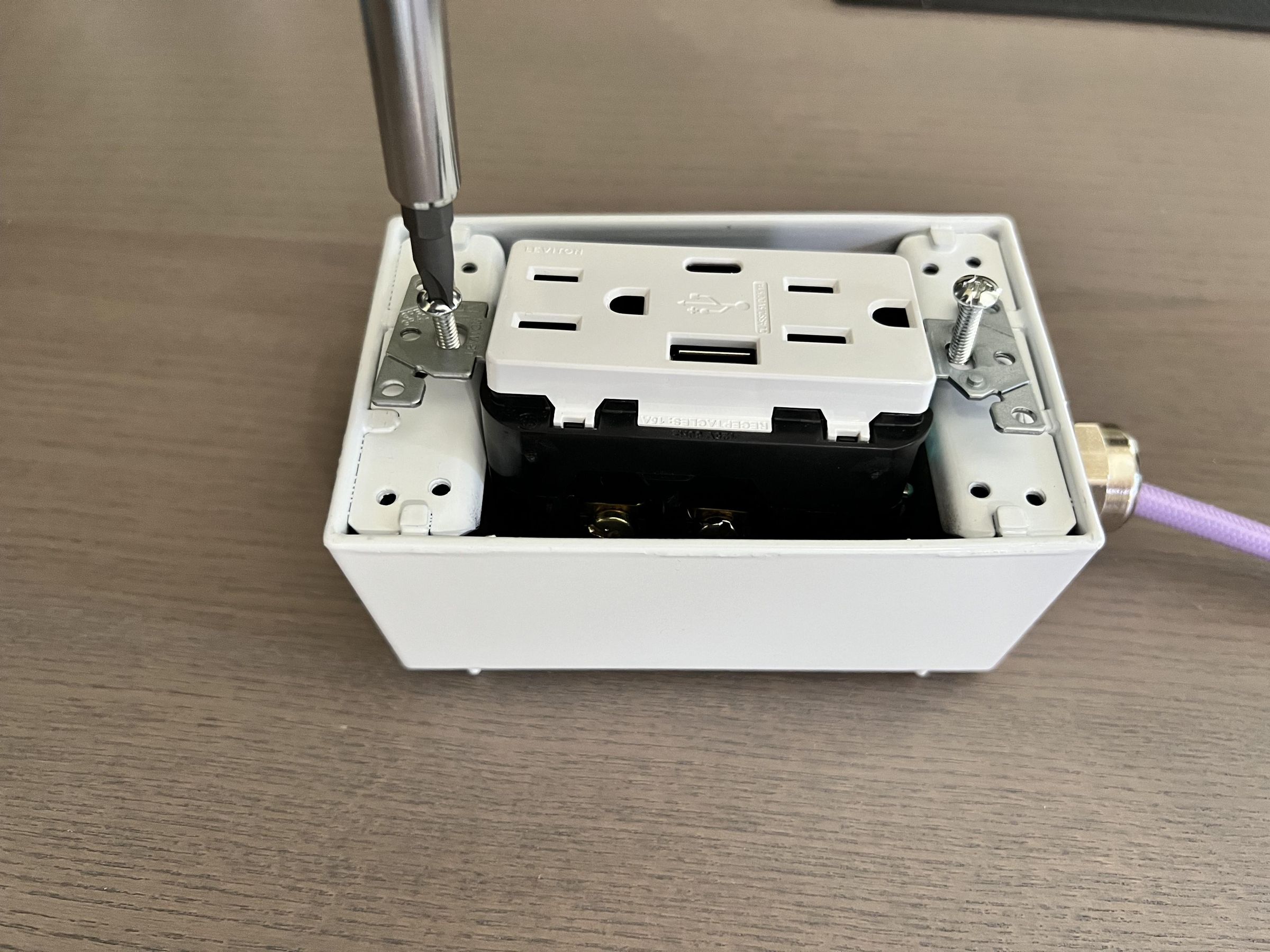 Desktop Power and USB Outlet (120v) : 7 Steps - Instructables